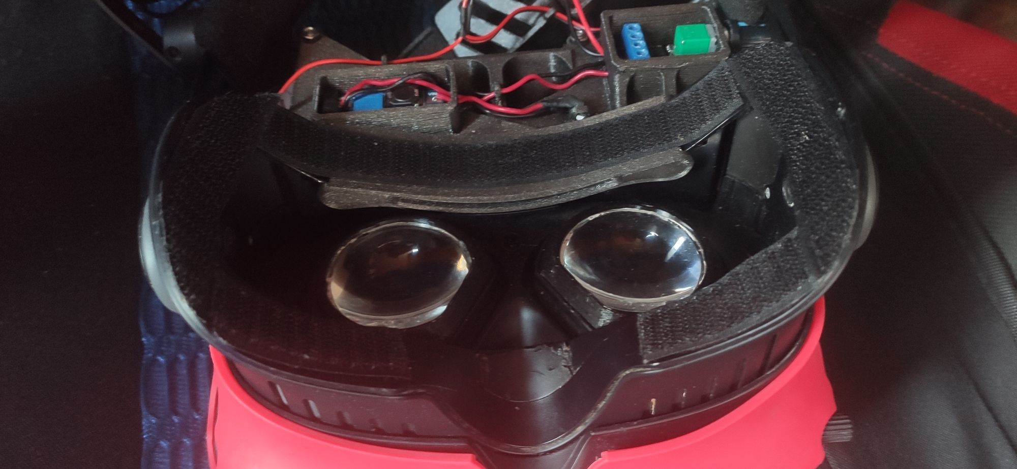 STL file HTC Vive Fan Stand 📱 ・Model to download and 3D print・Cults