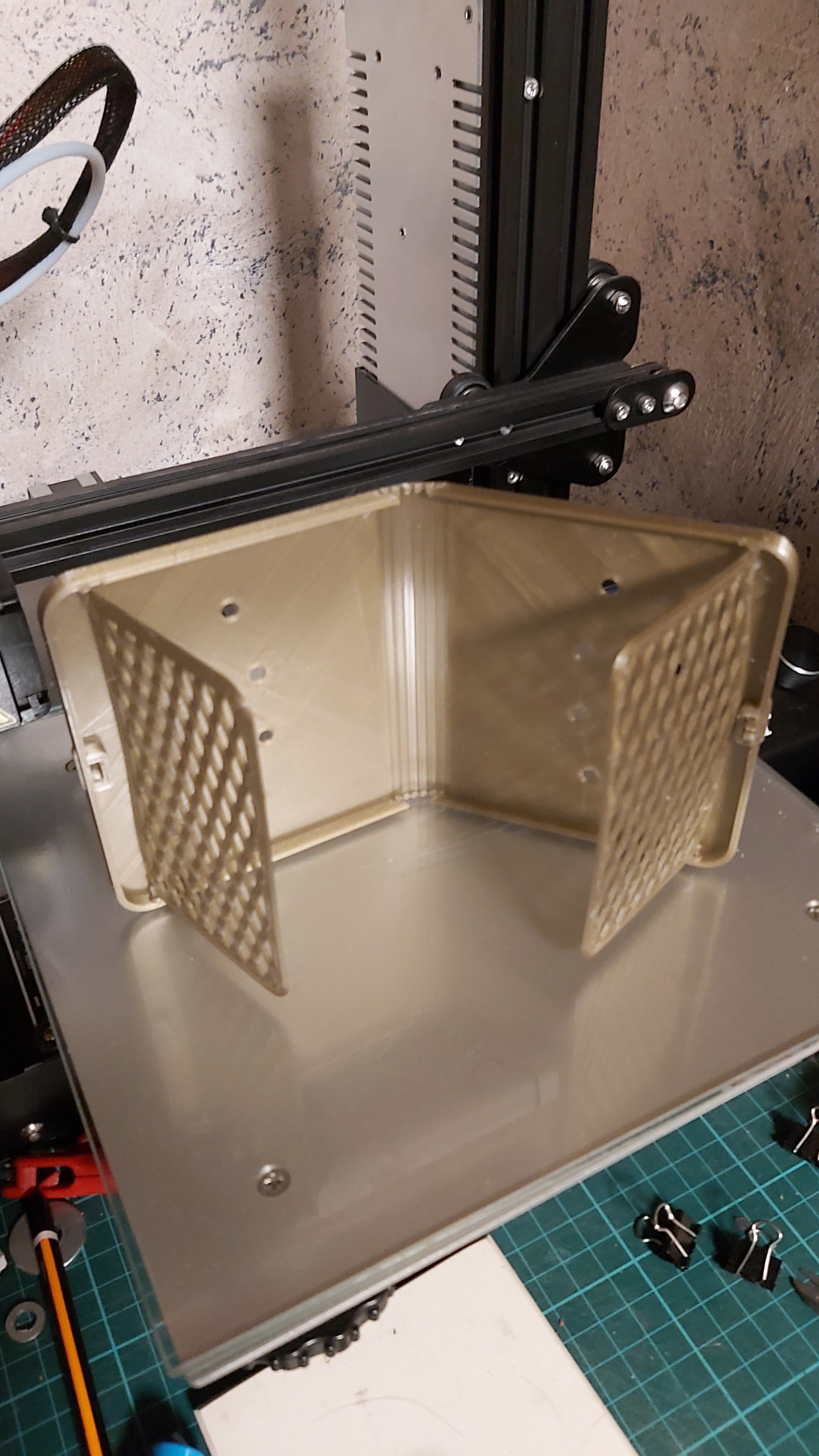 3D printable Foldable surgical mask case v2・Cults