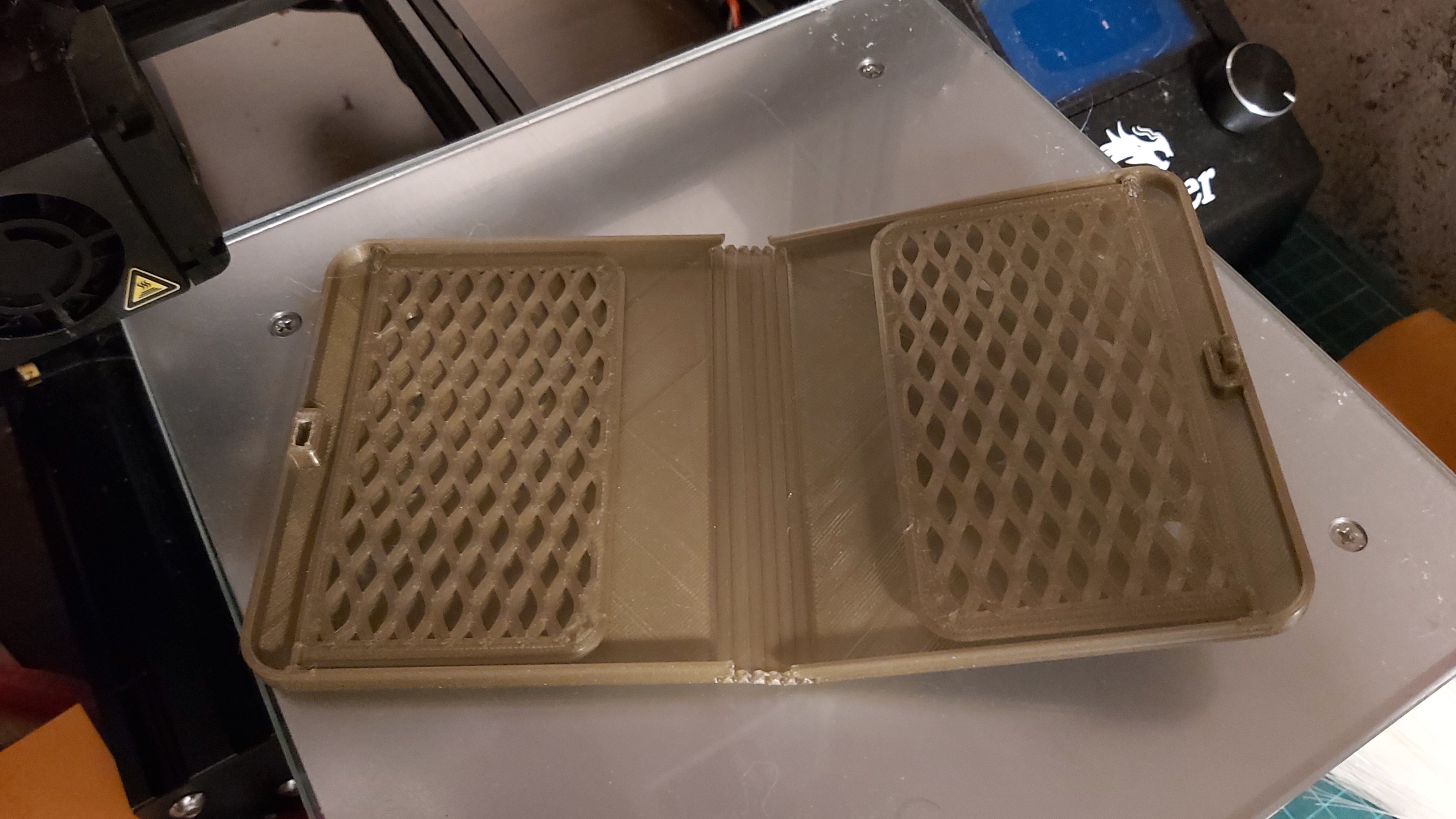 3D printable Foldable surgical mask case v2・Cults