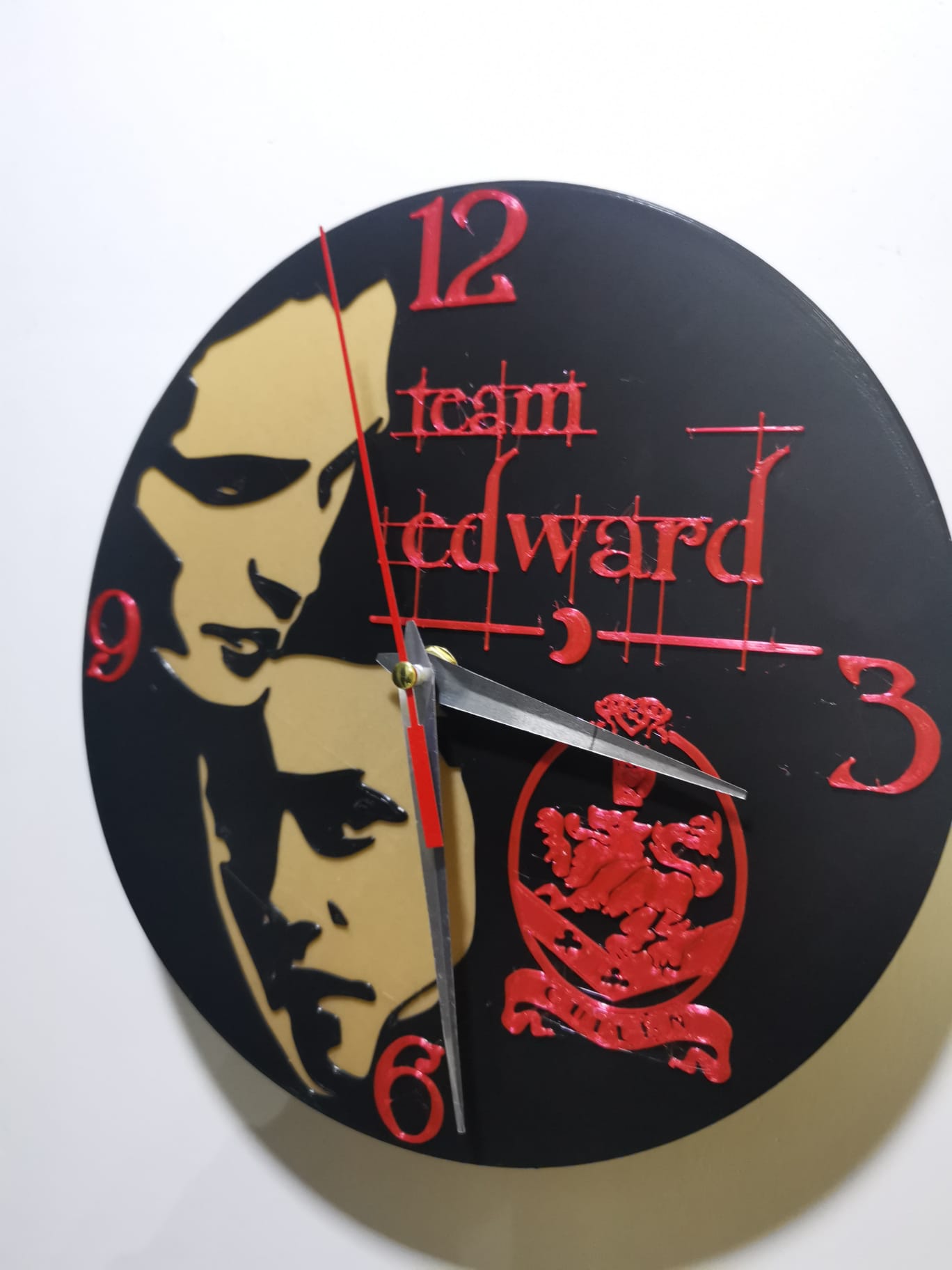 STL file Twilight Team Edward clock 🕰️・3D printable model to download・Cults