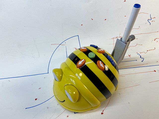 Archivo 3D gratis Portaplumas Bee Bot 🐝・Plan de la impresora 3D para ...
