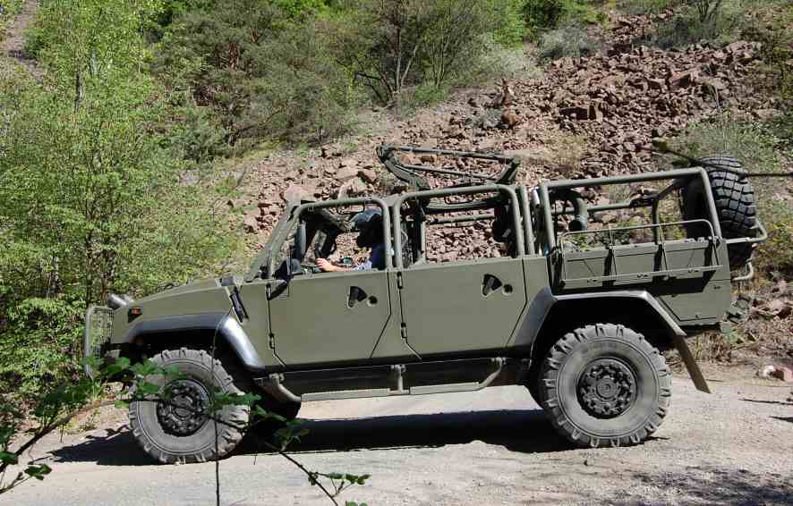 Free STL file IVECO LMV LYNX 🎲 ・3D printer design to download・Cults