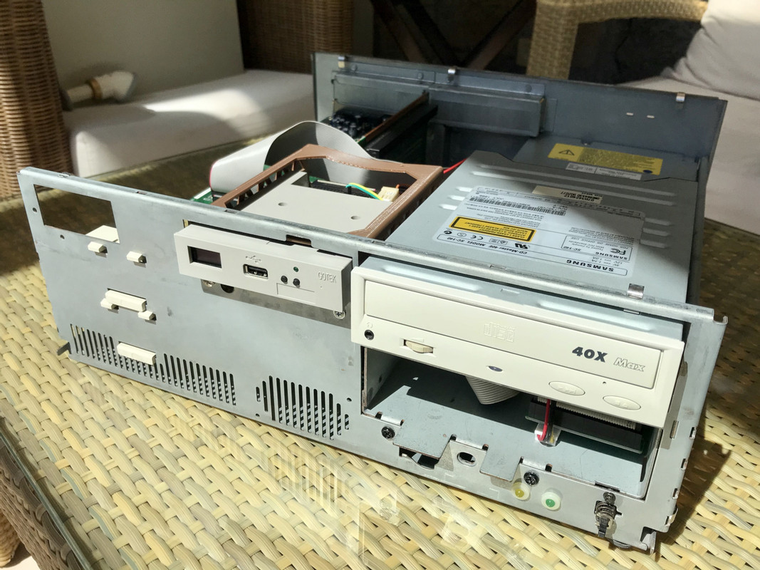 💾 IBM PS/1 (2155) Floppy Drive bay・ STL File for ・Cults