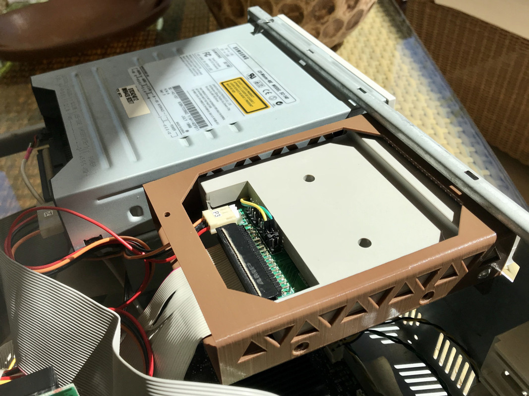 💾 IBM PS/1 (2155) Floppy Drive bay・ STL File for ・Cults