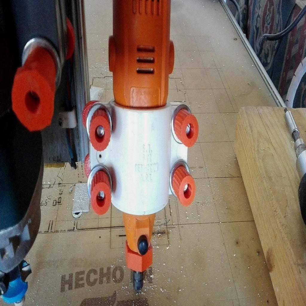 Archivo STL gratis La base del router/dremel está hecha de abrazaderas ...