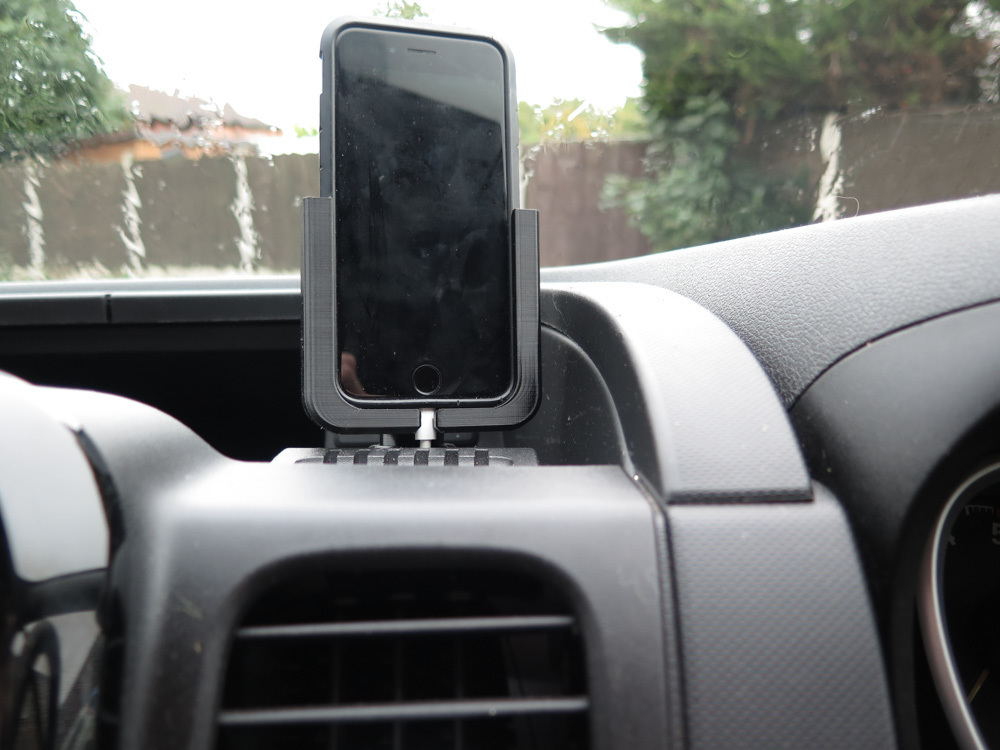 Free STL file iPhone Cradle for the Vauxhall Vivaro (2014-2019) 📱 ...