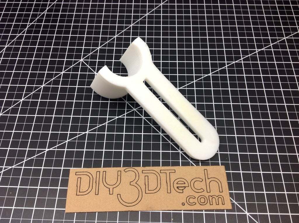 Free SCAD file Customizable PVC Pipe Bracket 🏠 ・3D printing model to ...