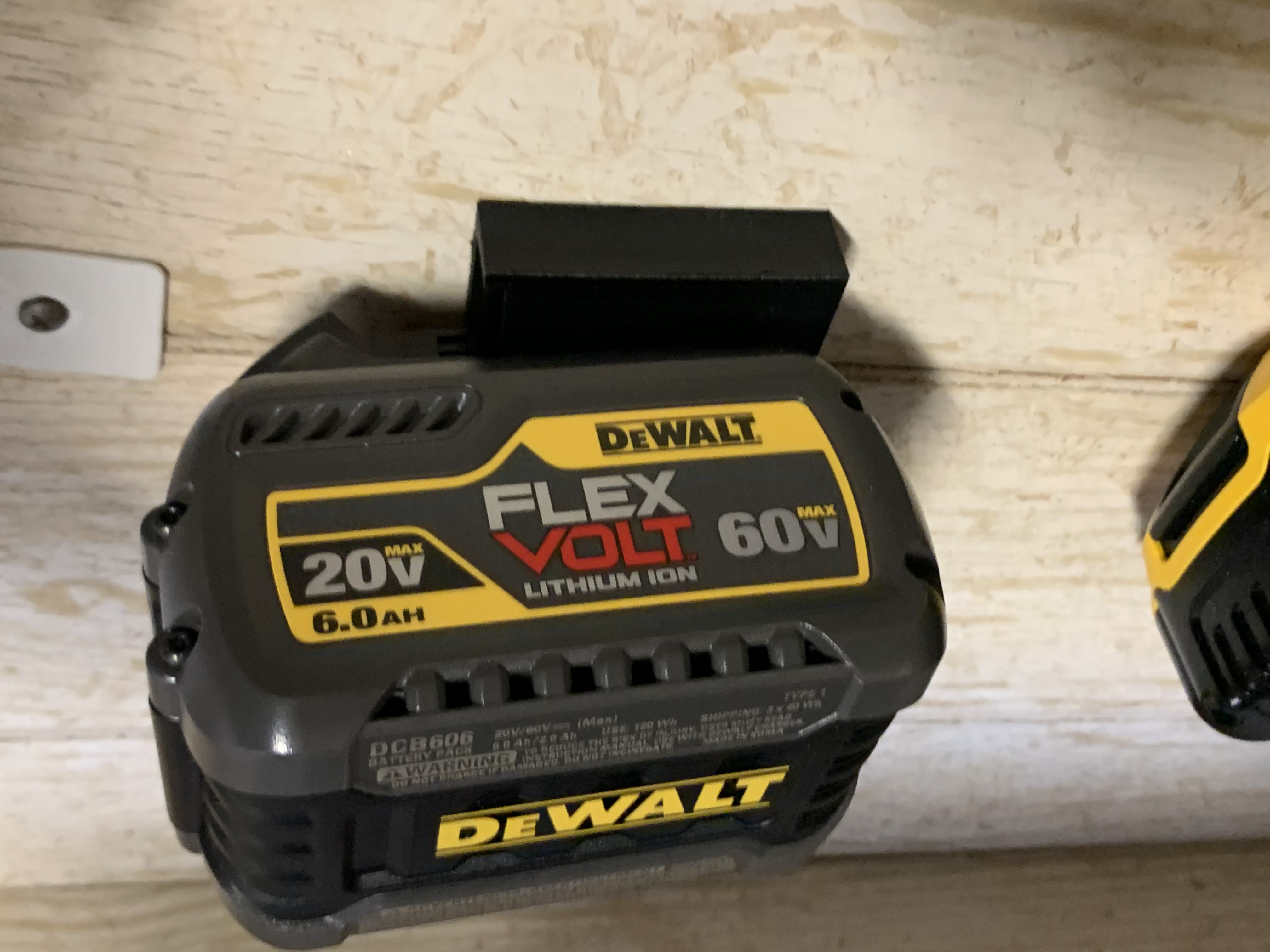 🔋 Dewalt Battery Holder・ STL File for ・Cults