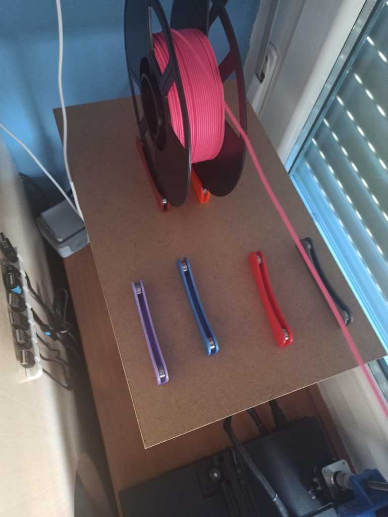 Archivo STL gratuito Soporte rollos filamento / Spool holder V2 🧞‍♂️ ...