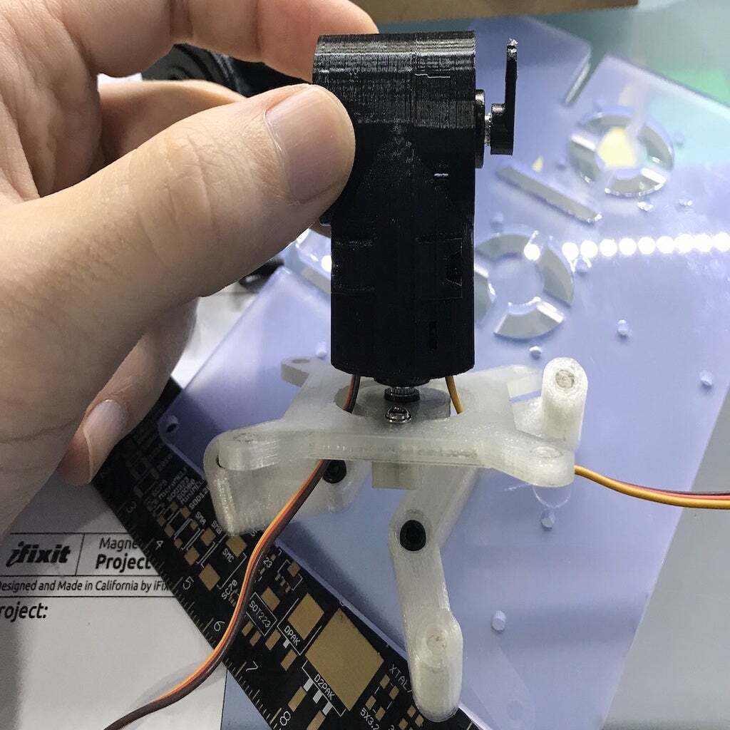 🖥️ Raspicam Pan/Tilt for MG90 servos・Free STL File for ・Cults