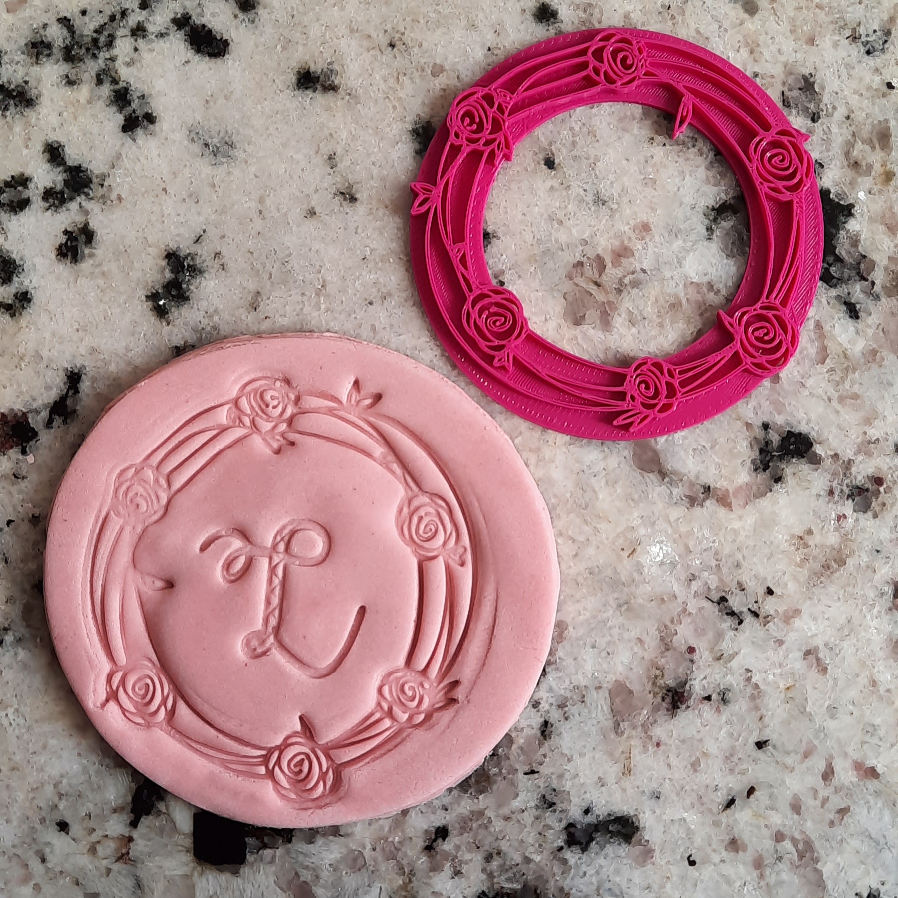 STL file Stamp border roses 🍪 ・Model to download and 3D print・Cults