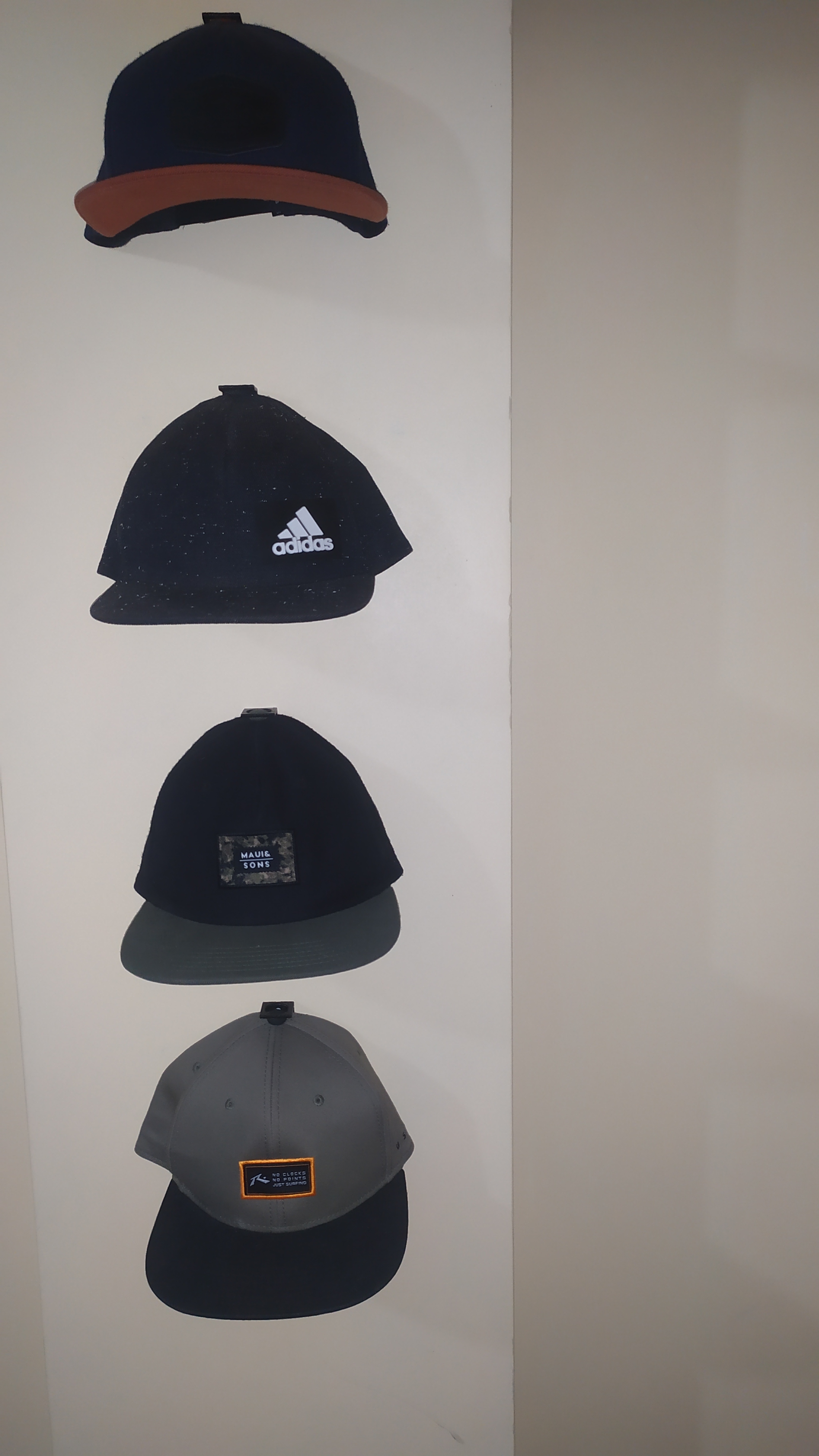 STL file wall mount for caps 🧢 ・Design to download and 3D print・Cults