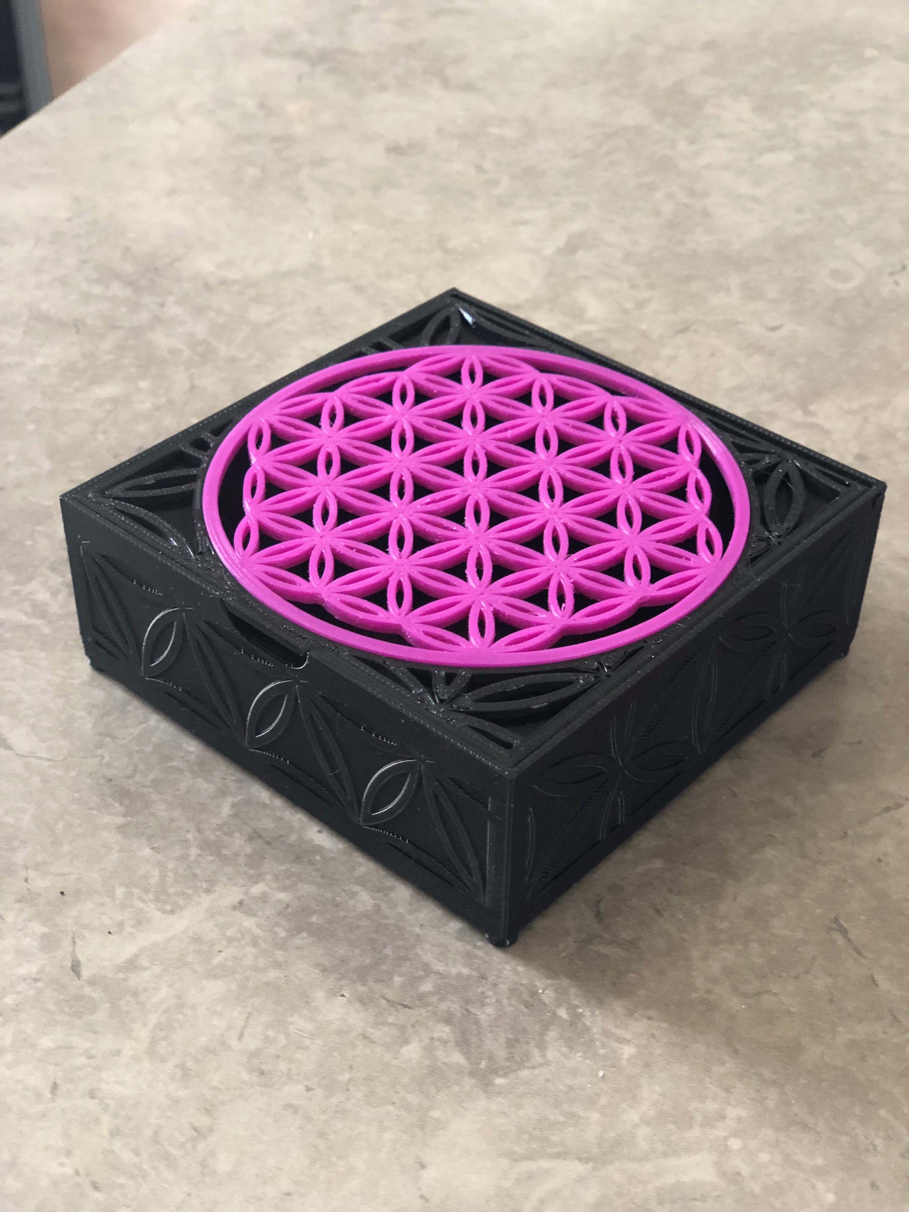 STL file JEWELRY BOX WITH FLOWER OF LIFE 📦 ・Model to download and 3D ...