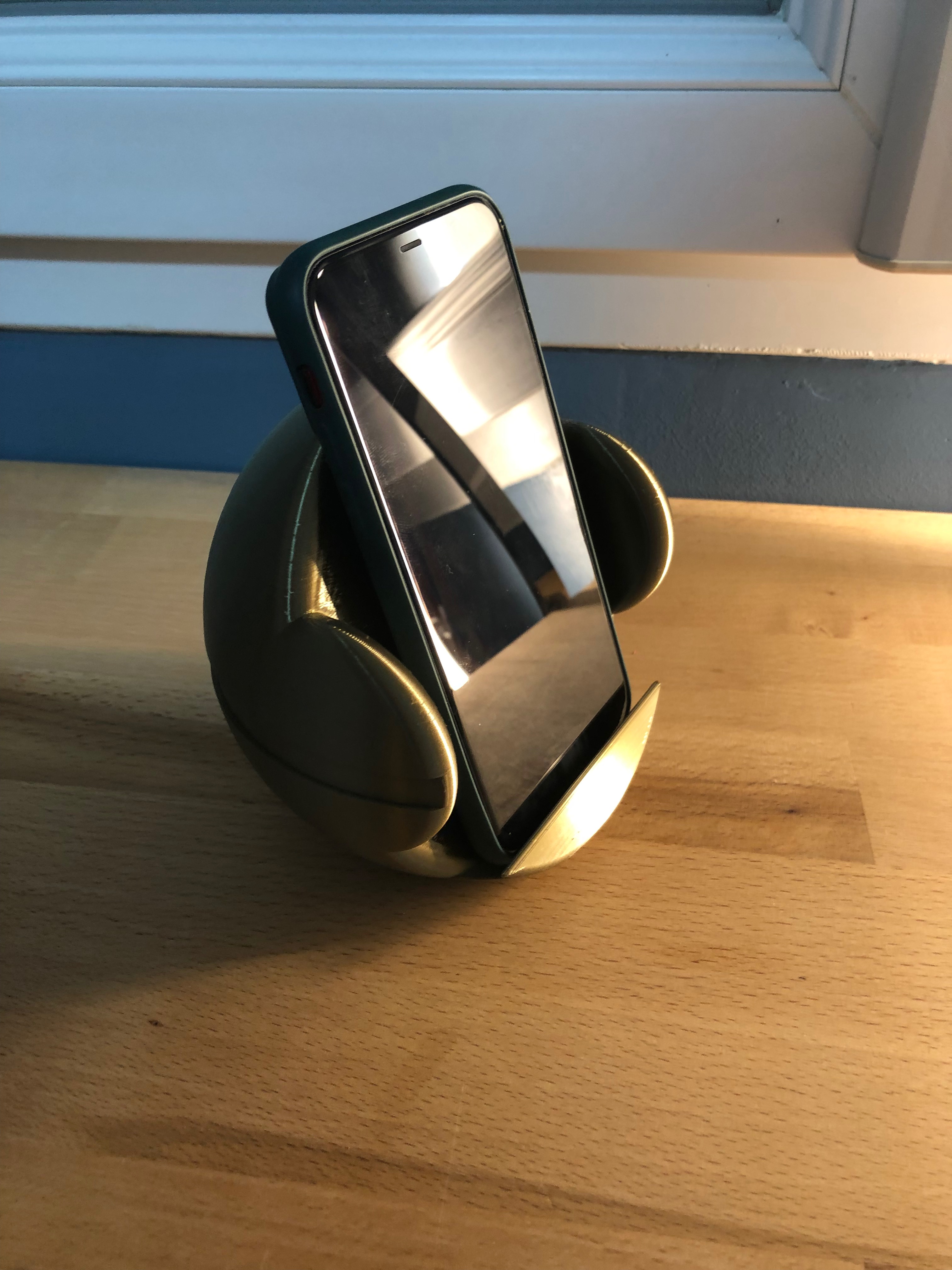 📞 Poké Ball style phone holder・ STL File for ・Cults