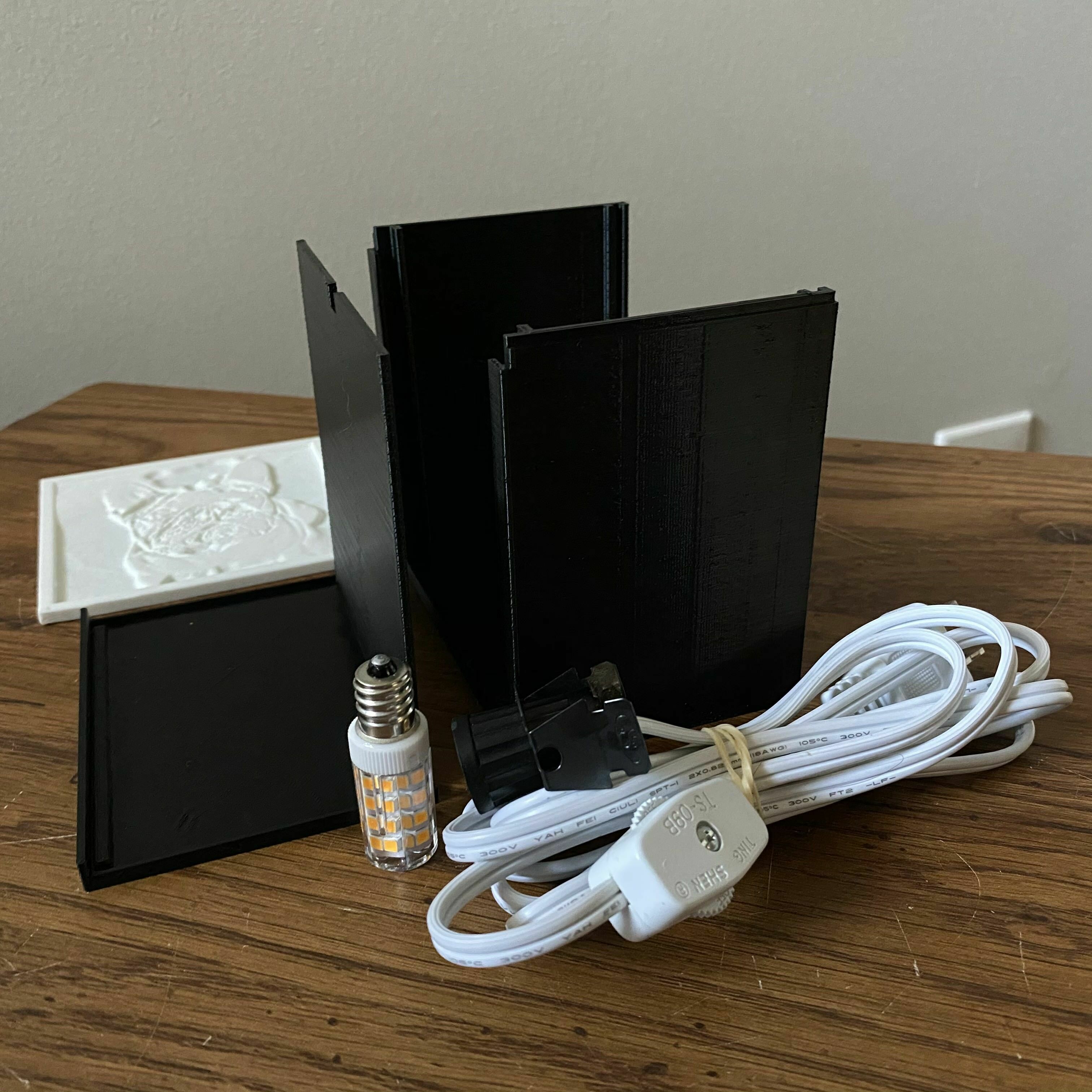 STL file Simple Lithophane Box (Holds 1 Panel) 📦 ・3D printer model to ...
