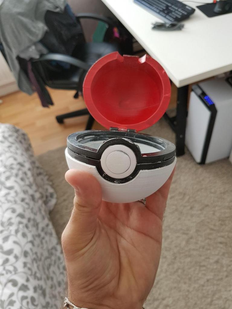 3D print Pokeball (with button-release lid)・Cults