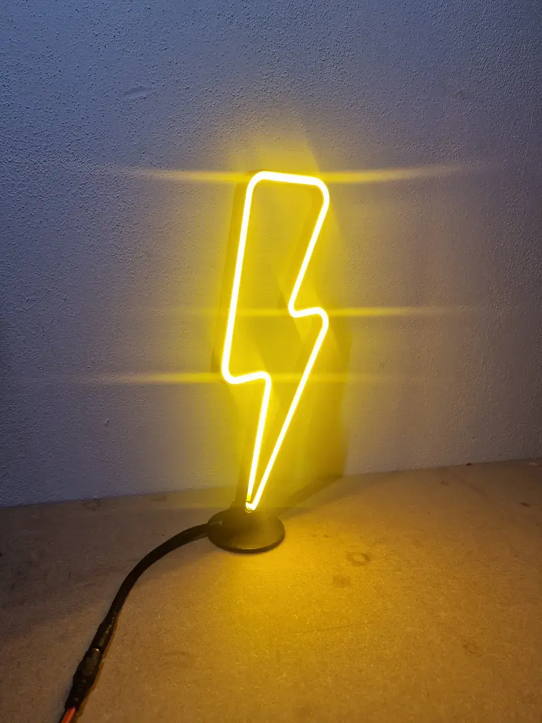 Free 3D file LIGHTNING NEON LAMP 🌩️ ・3D print design to download・Cults