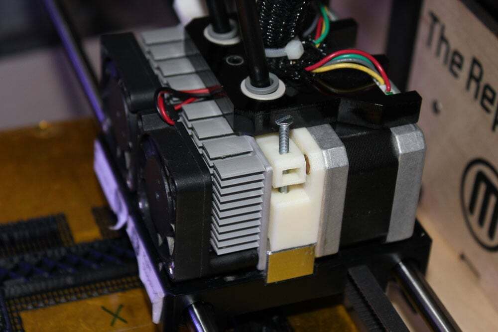 🧞‍♂️ Adjustable Drive Block Upgrade for Replicator 2 and 1・3D Print・Cults