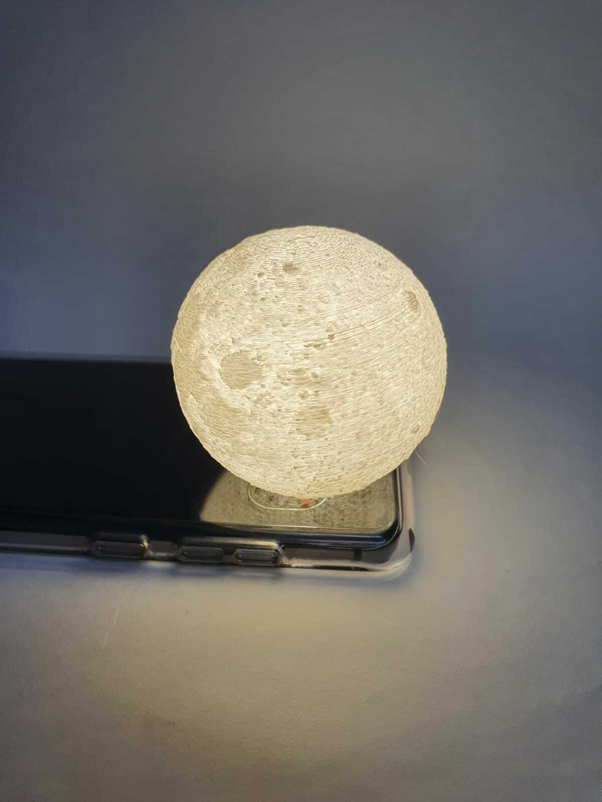 STL file Moon lamp (Lithophane) 🌙 ・3D print design to download・Cults