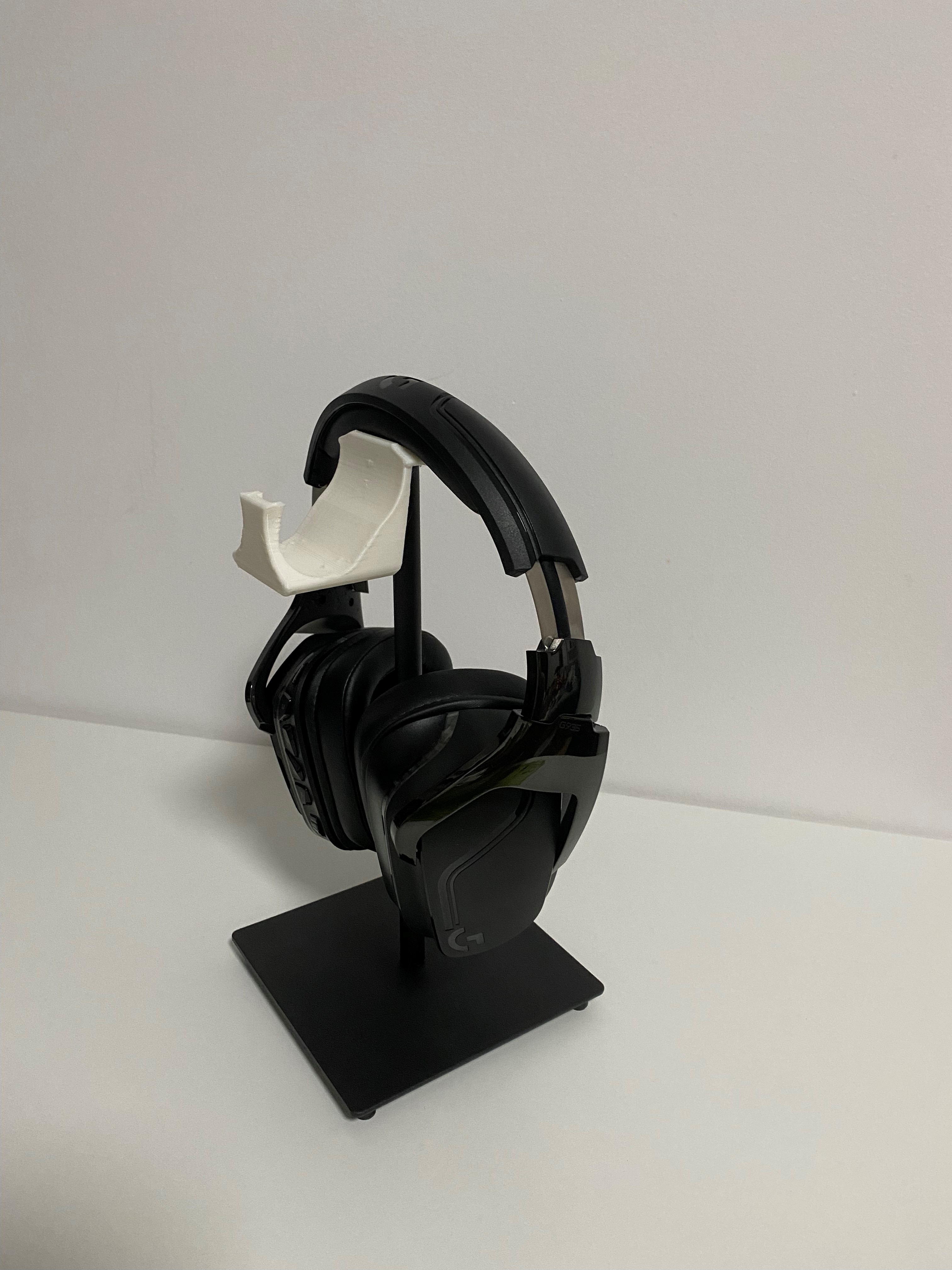 STL file Controller and headset holder 🎮・Model to download and 3D print ...