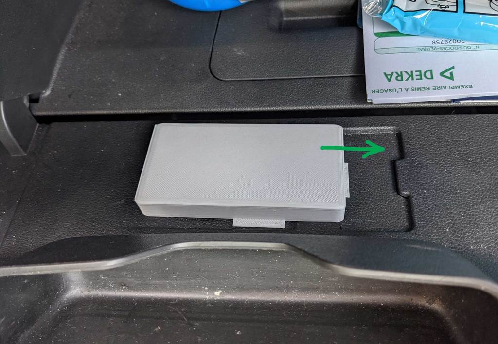 Free 3D file USB cable box VW Polo 💾・3D printer design to download・Cults