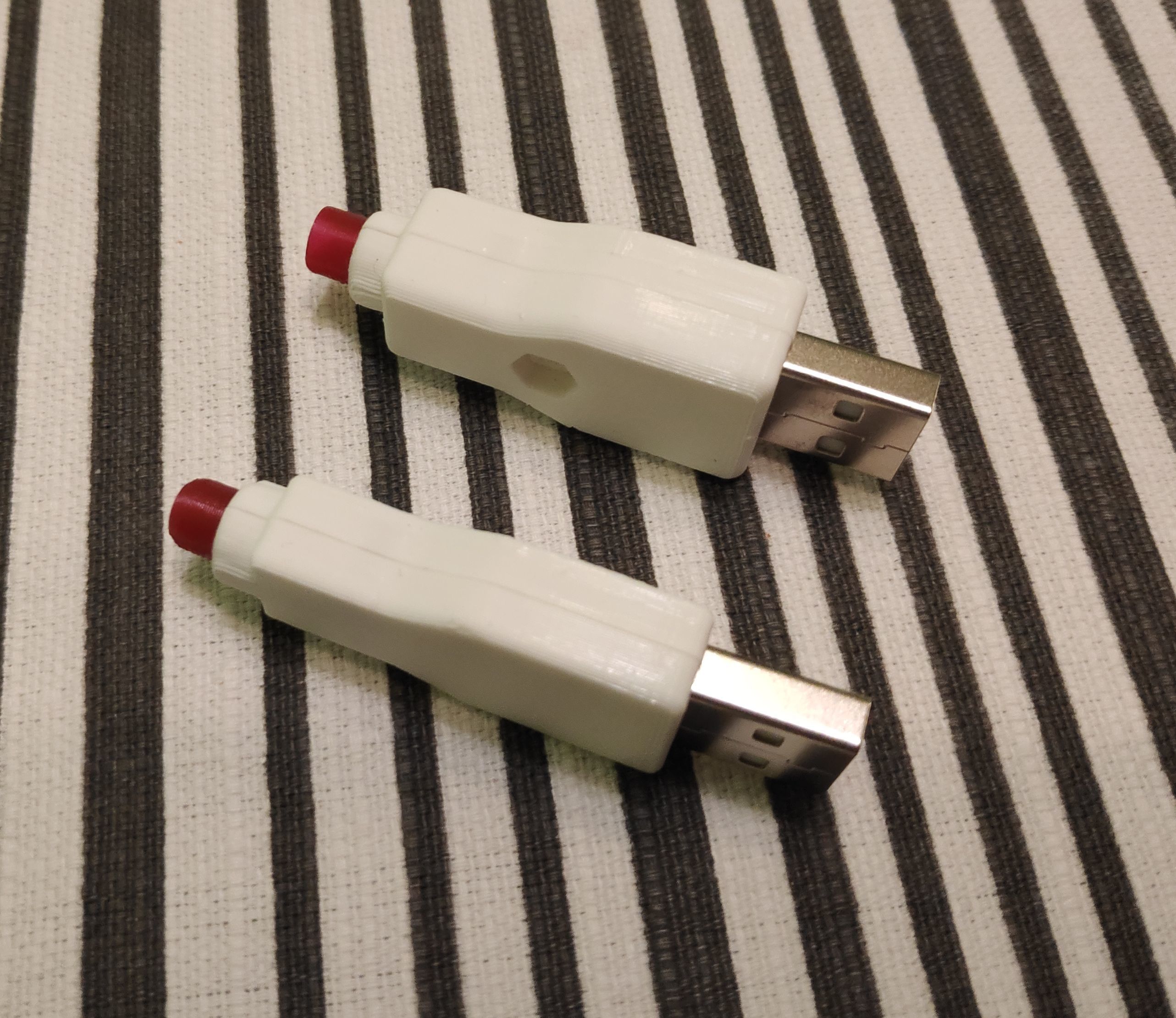 💾 Universal USB A-Type male plug housing for thick and thin cables・ STL ...