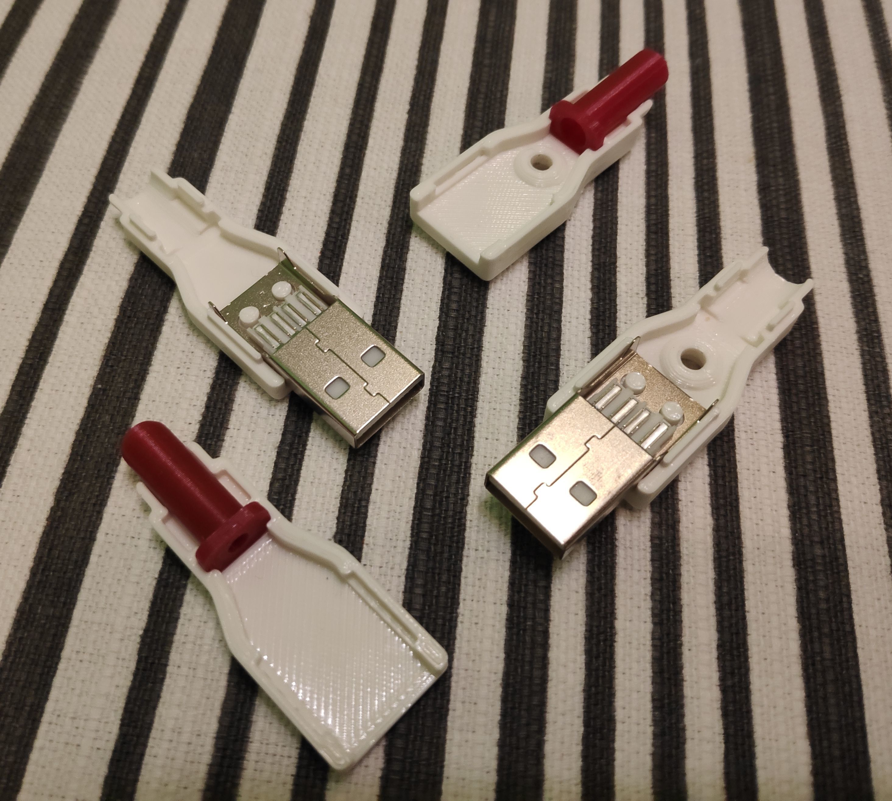 STL file Universal USB A-Type male plug housing for thick and thin ...