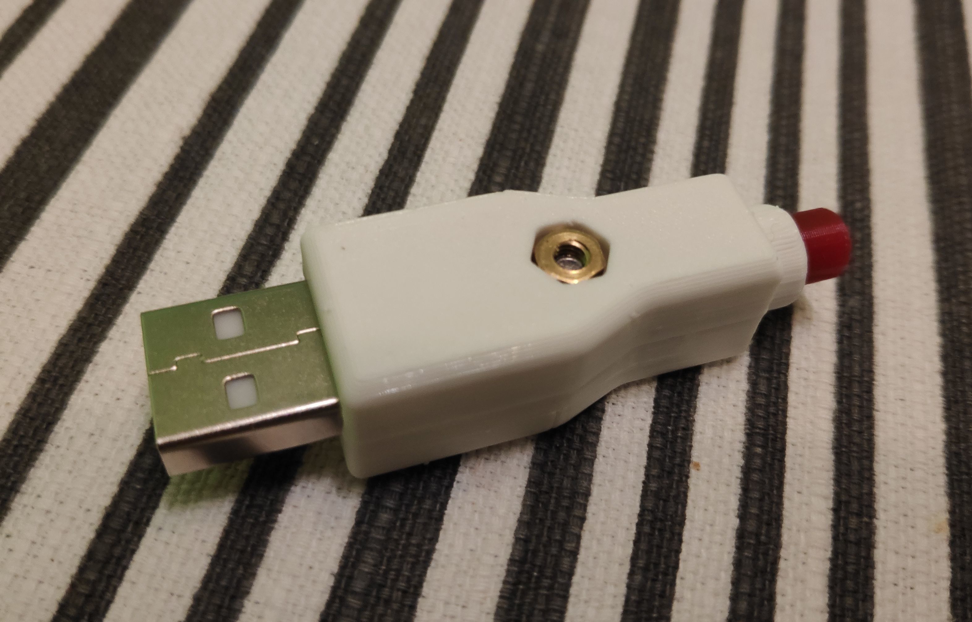 💾 Universal USB A-Type male plug housing for thick and thin cables・ STL ...