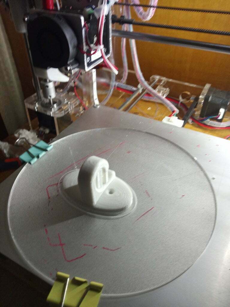 STL file Balcony curtain rod hook 🪝 ・3D printing template to download・Cults