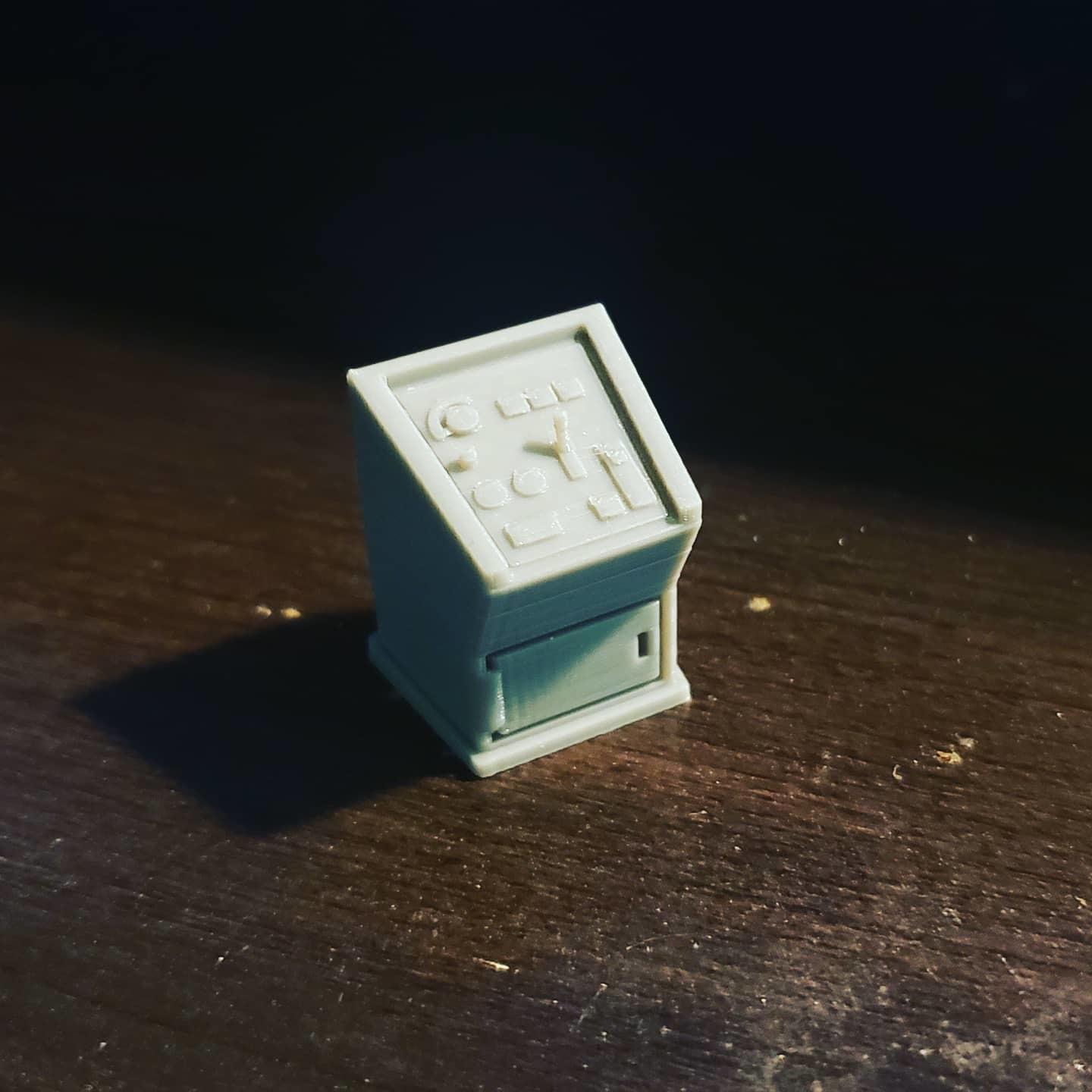 🎛️ Sci-Fi Prop Miniature - Standing Control Panel Podium・Free STL File ...