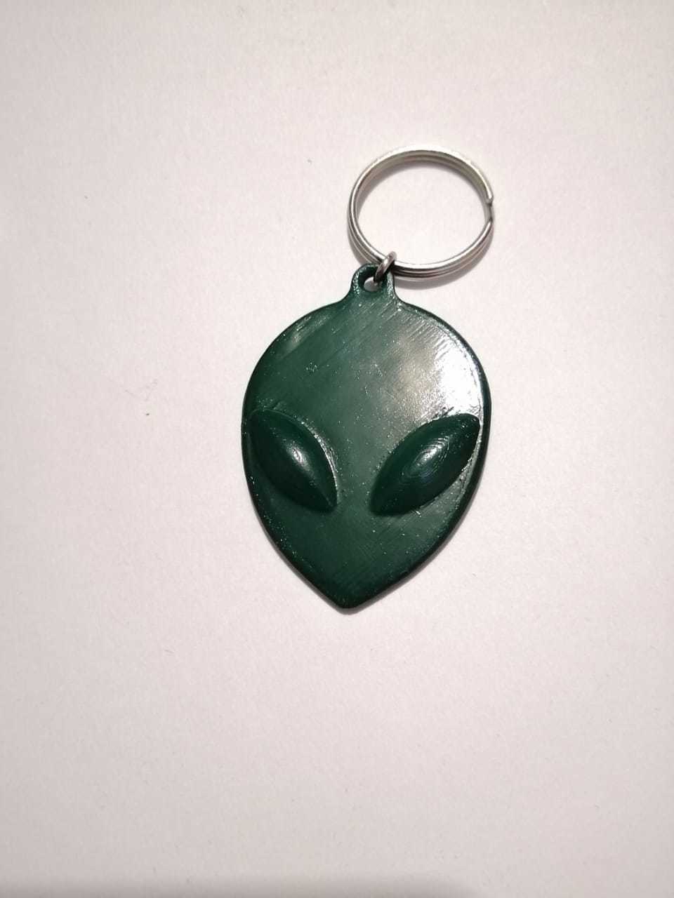 👽 Alien head keychain with bulging eyes・Free STL File for ・Cults