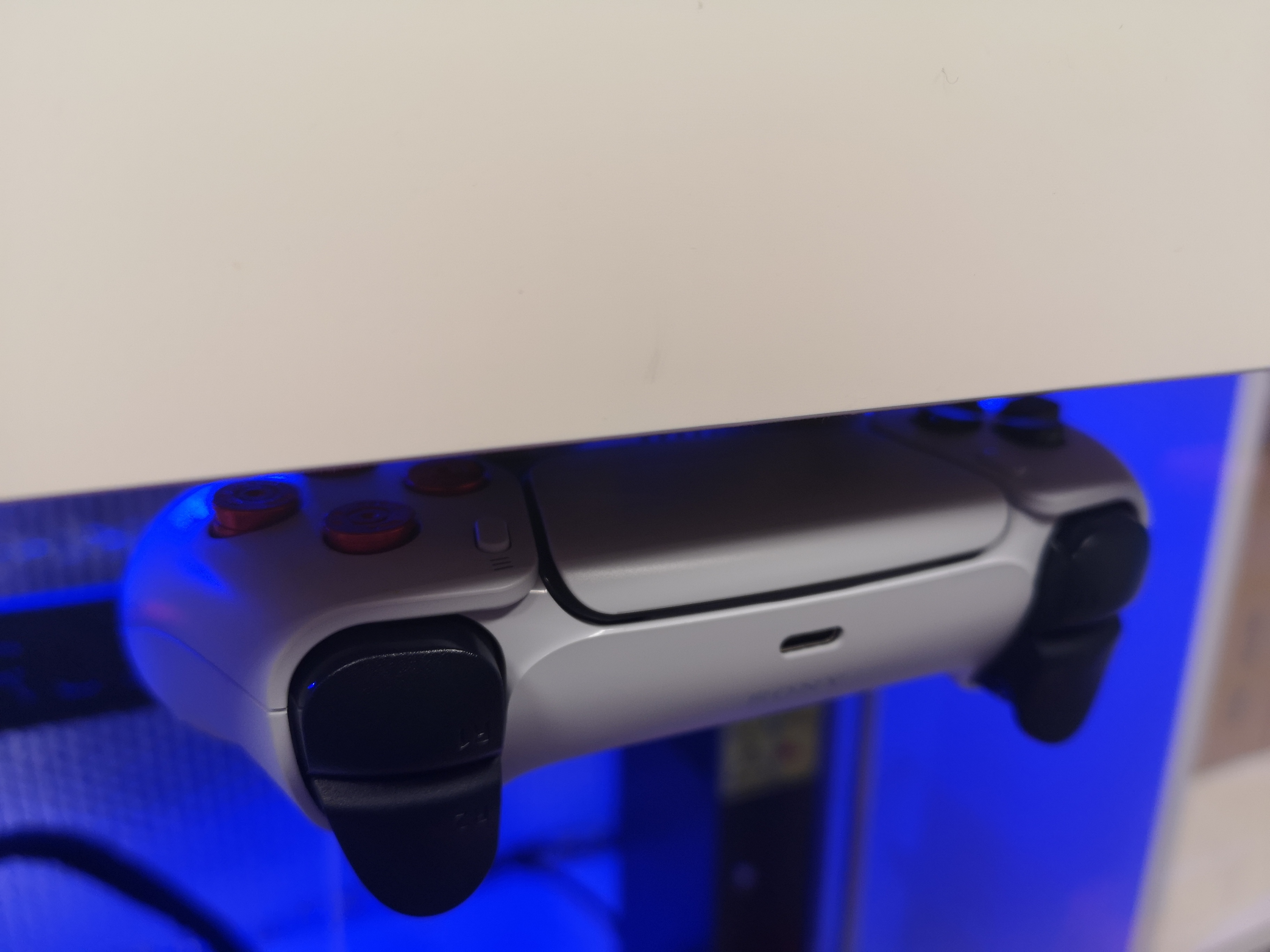 STL file PS5 controller support 🎮 ・3D printing idea to download・Cults