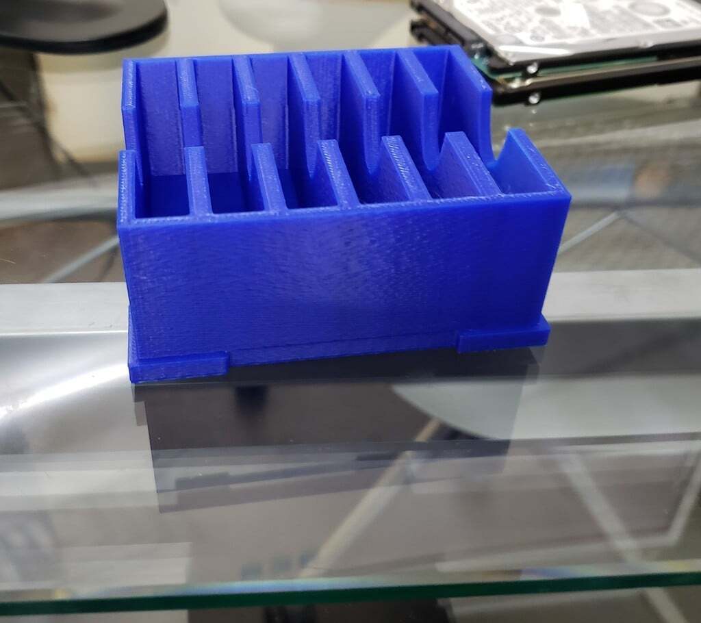 3D printable 2,5 inch HDD holder・Cults
