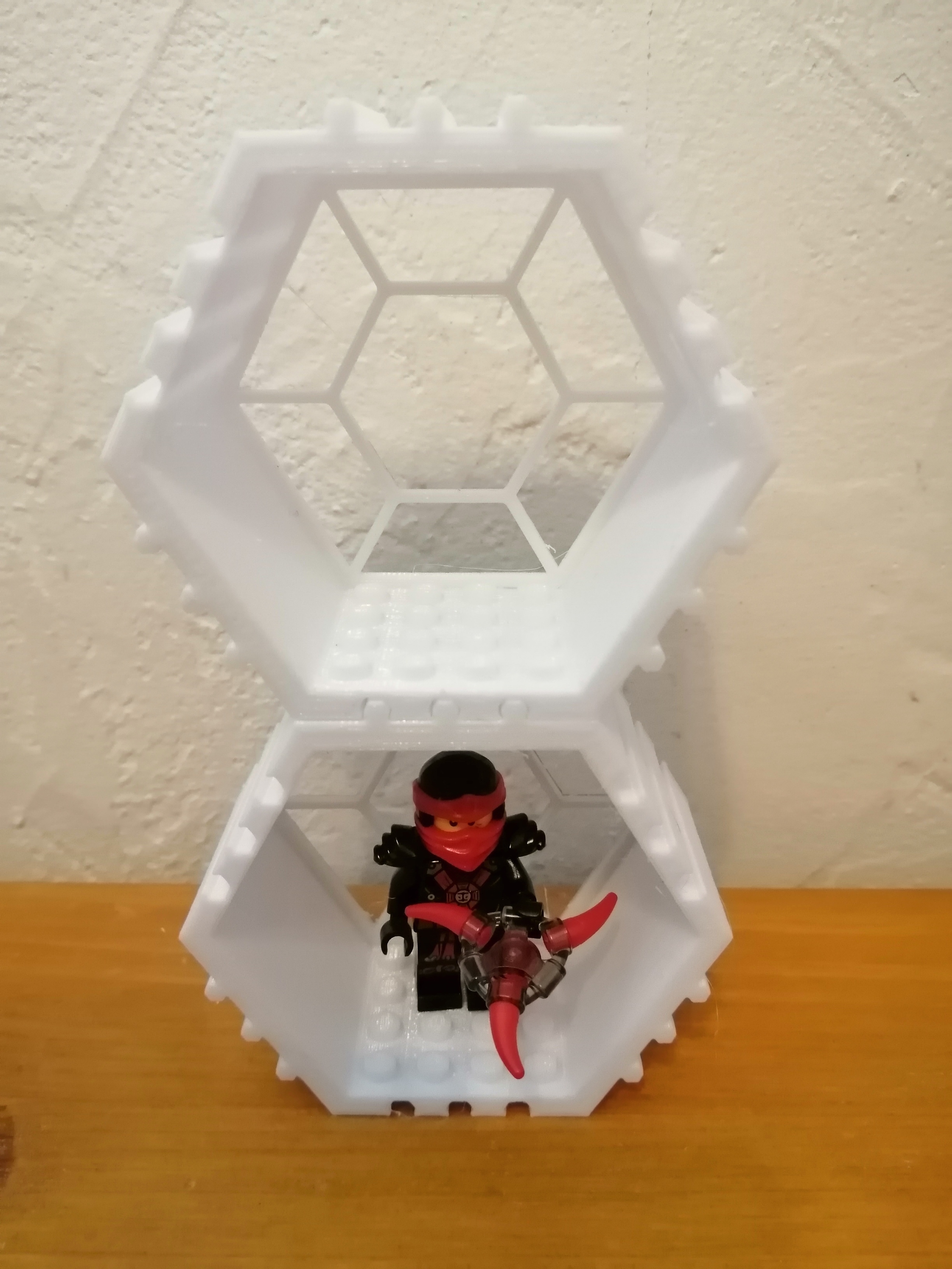 🦸 Lego Figurine Display - Hive Module・Free STL File for ・Cults