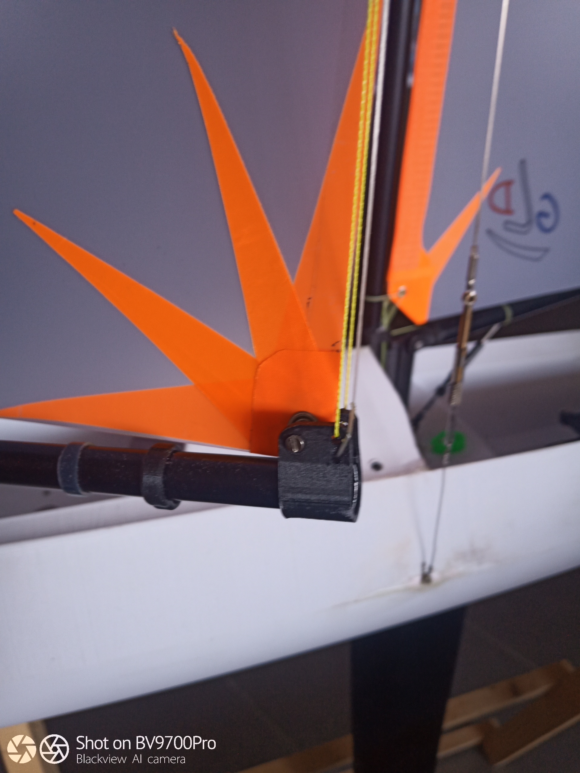 STL 文件 IOM Class, boom clamp for jib clew attachment 🗜️ ・可下载设计和 3D 打印・Cults