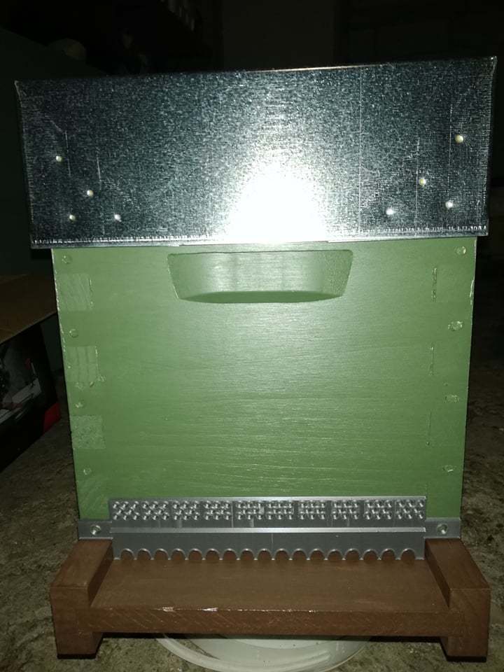 STL file Hive or Beehive Holder 🐝 ・3D printable design to download・Cults