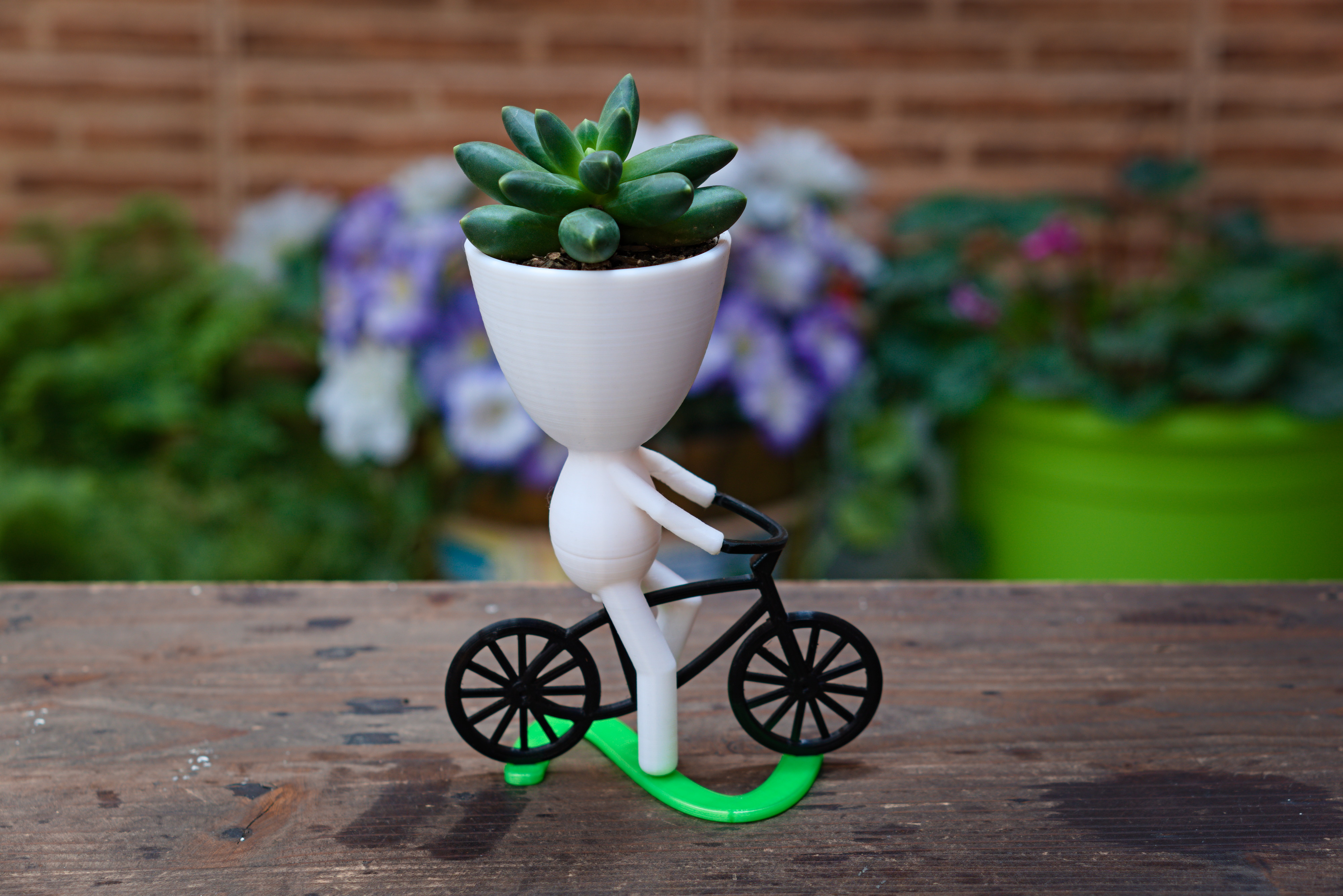 🪴 Robert Planter on bike・ STL File for ・Cults