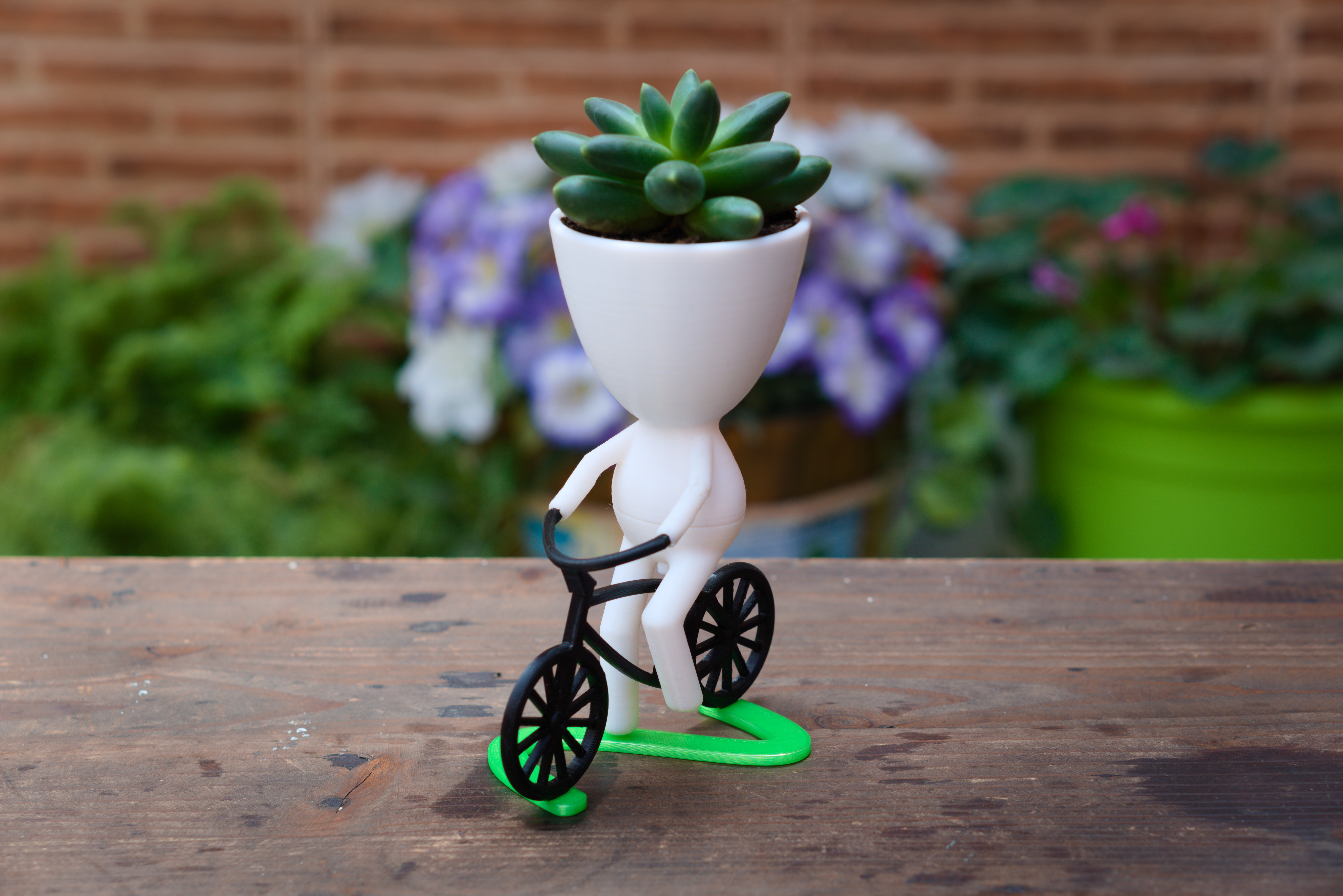 🪴 Robert Planter on bike・ STL File for ・Cults