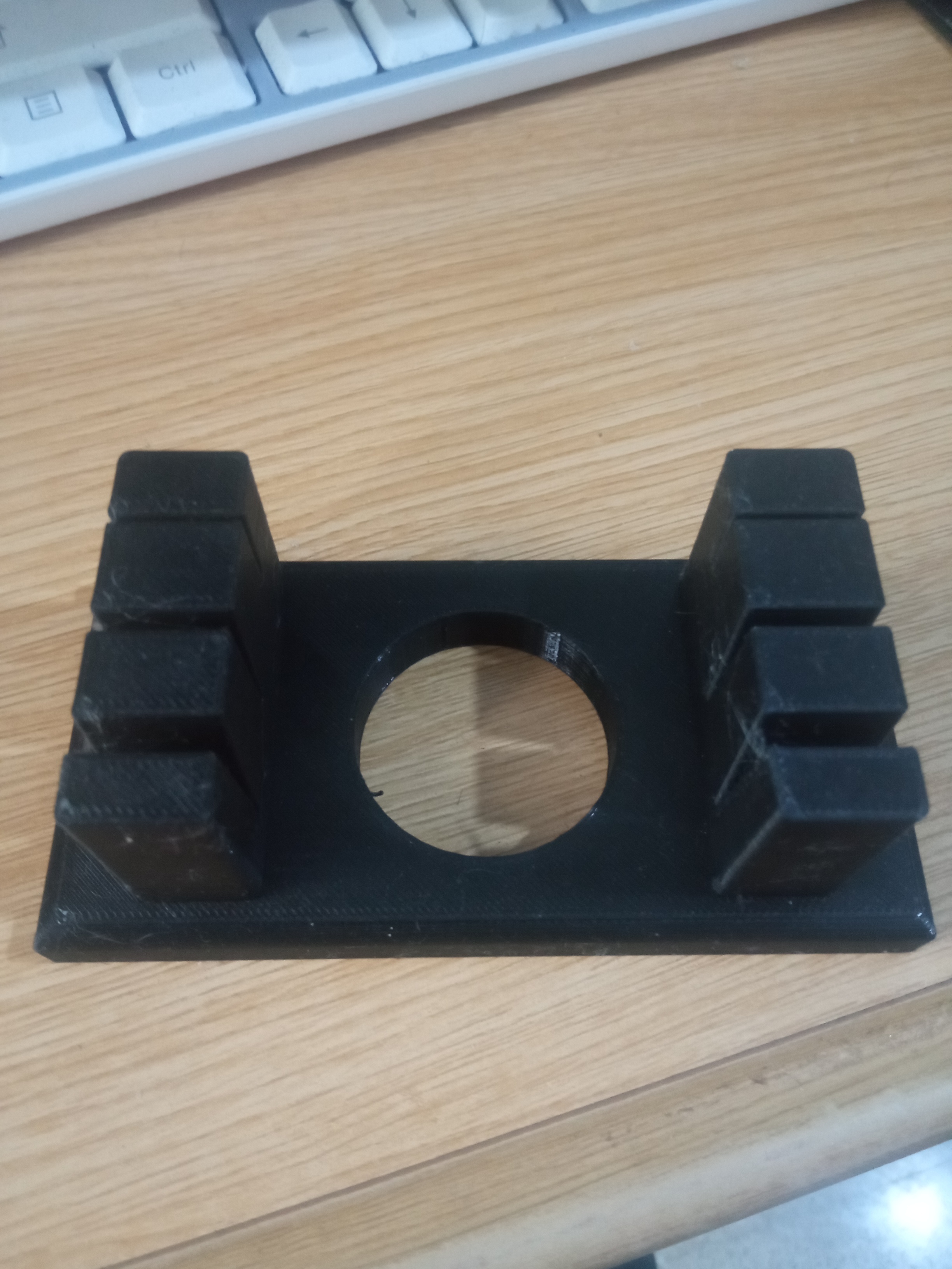 3D printable Support for soldering cables.・Cults