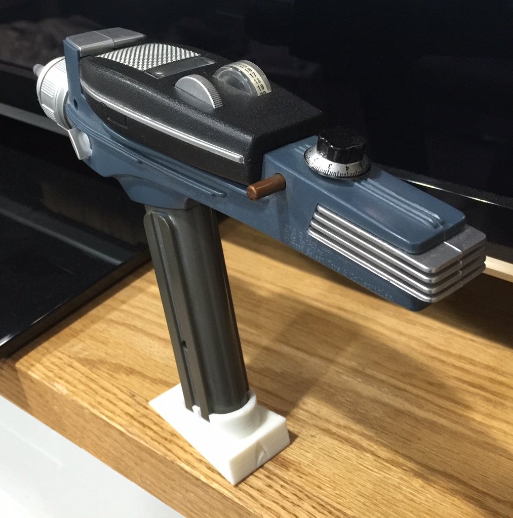 3D printable AA/DST Star Trek TOS Phaser stand・Cults