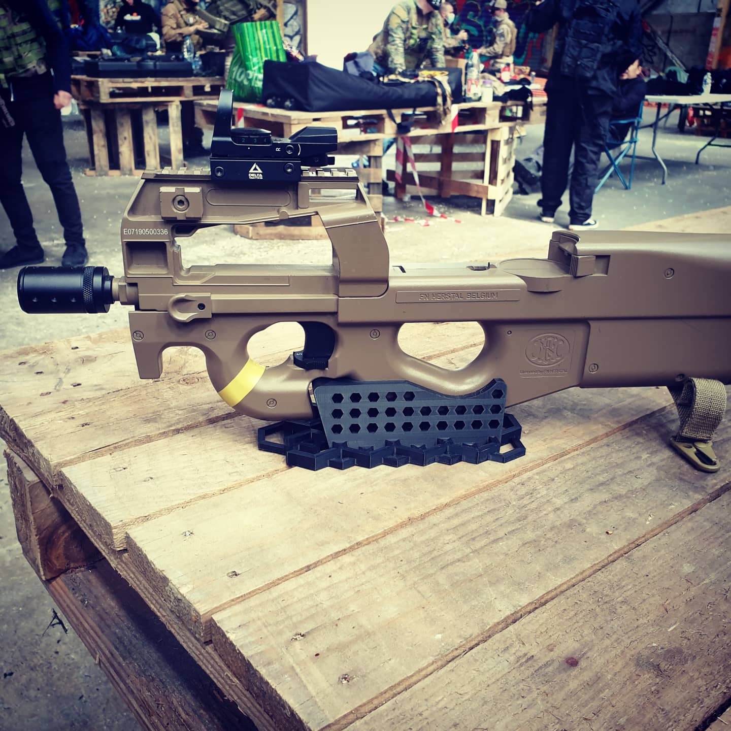STL file stand p90 airsoft 🔫 ・3D printable design to download・Cults