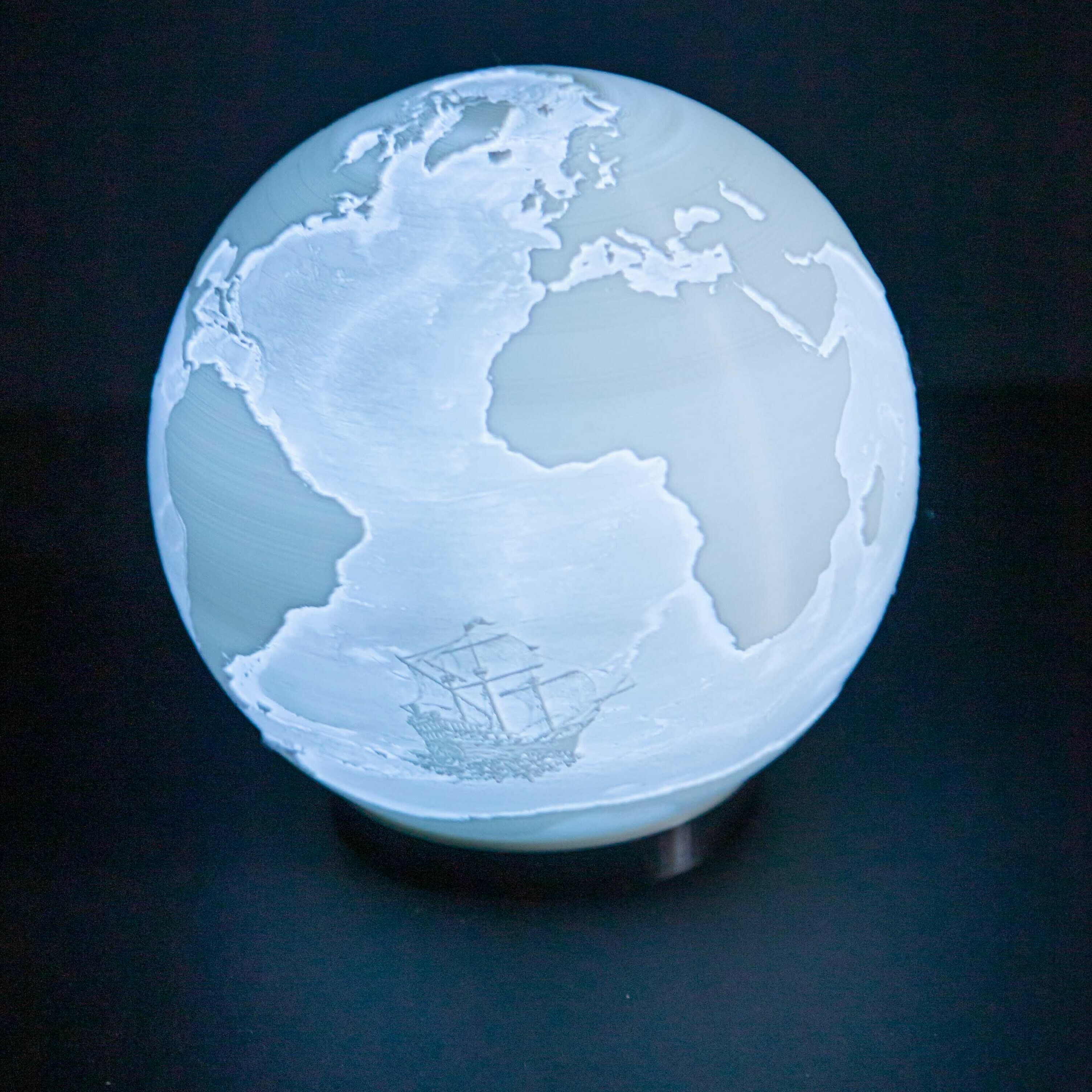 STL file Light Up Earth Lithophane Lamp ⬆️ ・3D printable design to ...