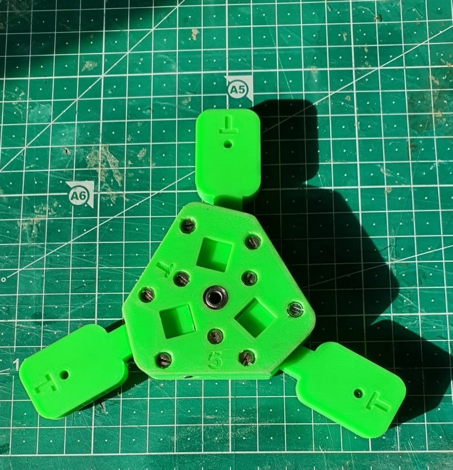 3D printed Mk5 Delta3 autogyro rotor hub・Cults