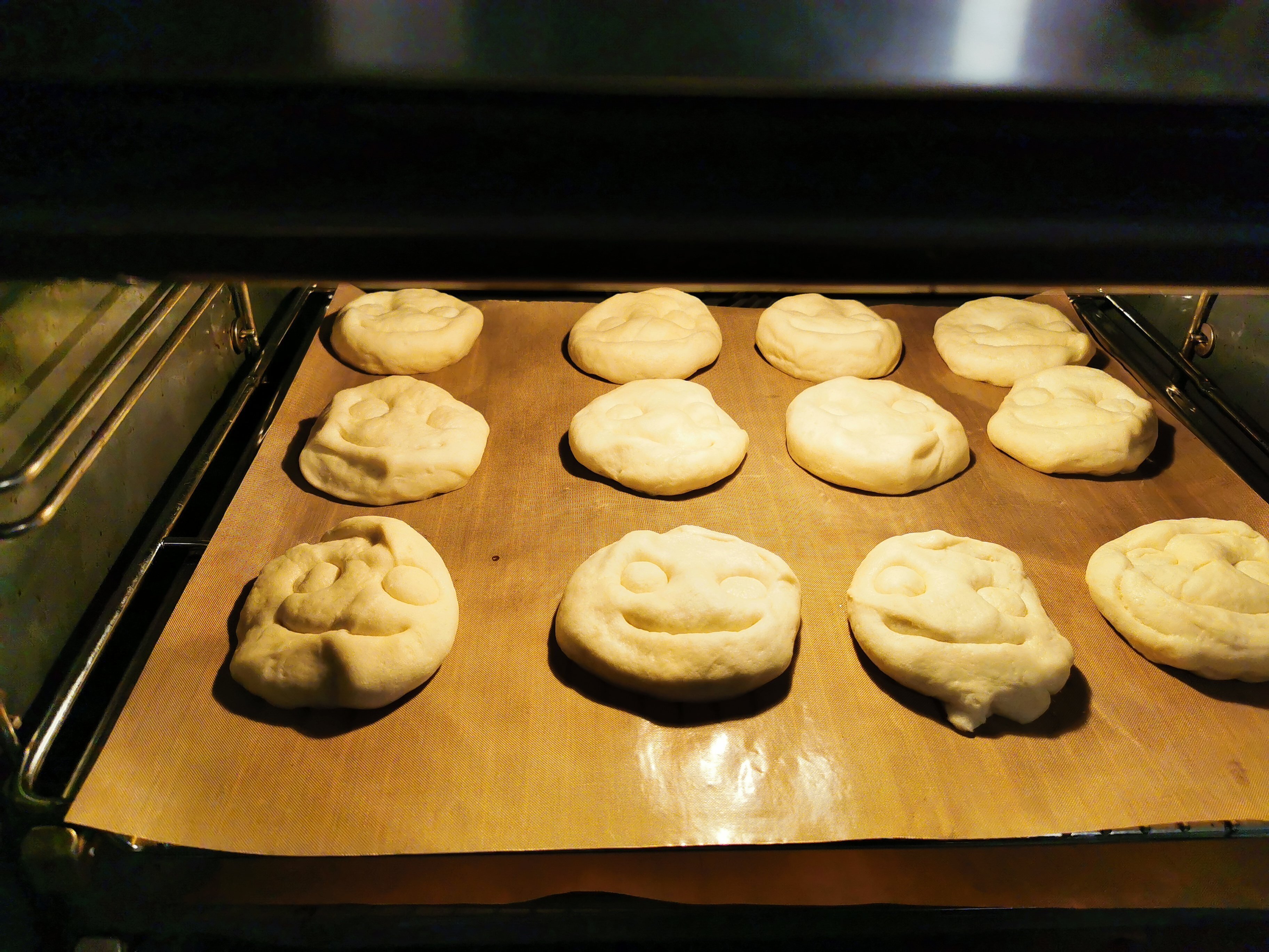 3D printed Smilie Brötchen Stempel - buns stamp smiley・Cults
