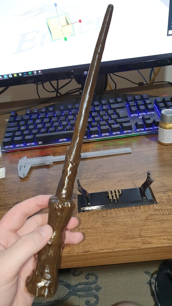 🎲 Harry Potter Wand(Split 4 Parts) And Base・Free 3D File for ・Cults