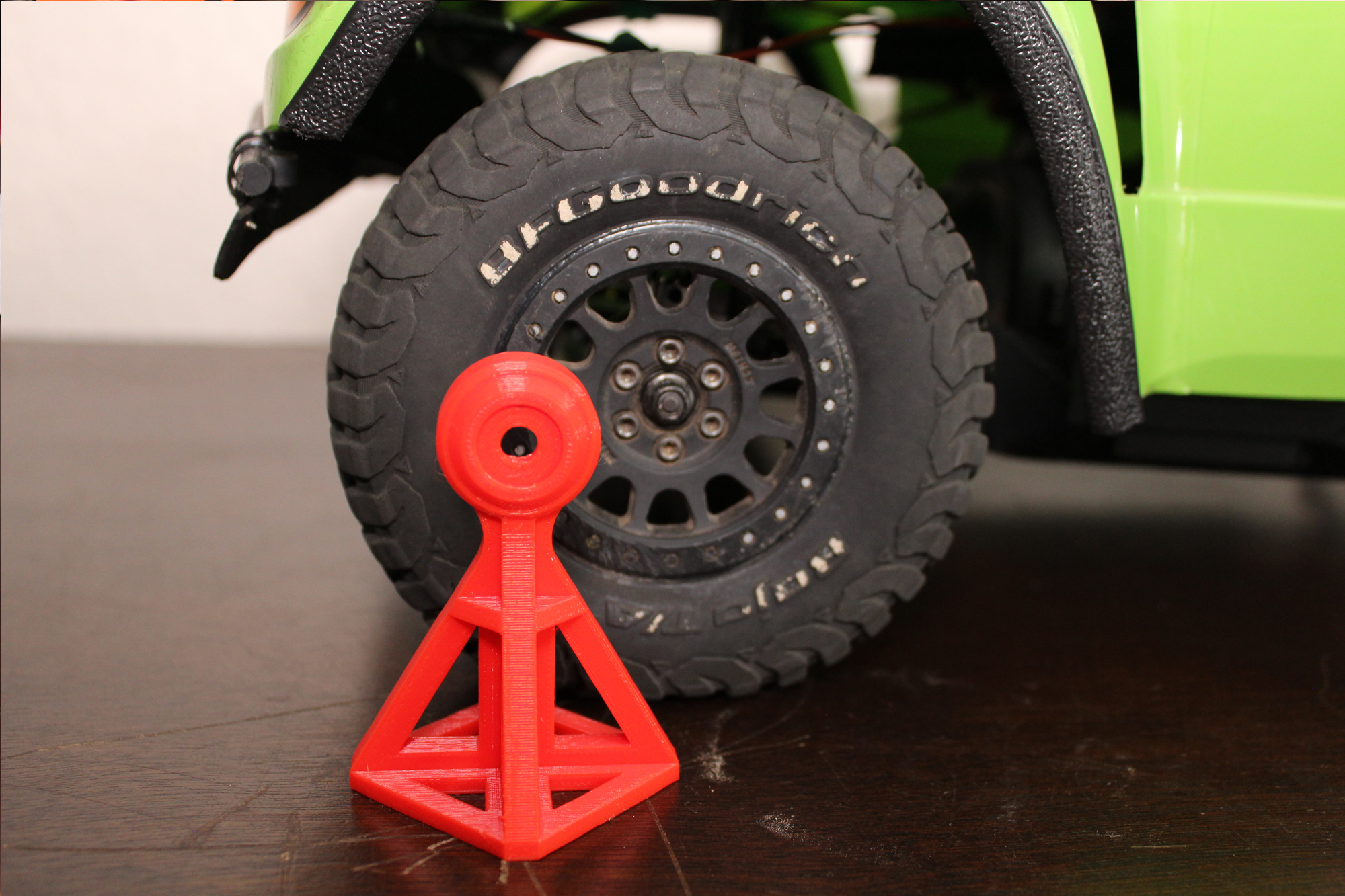 STL file 1/10 RC Hub Jack Stand 🚚・3D print model to download・Cults