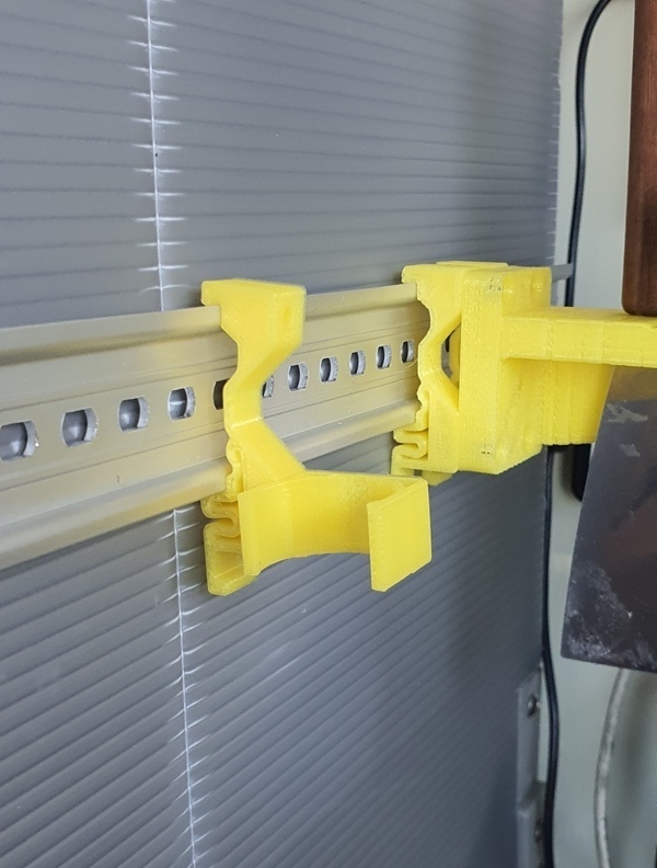 Free 3D file Glue holder for DIN RAIL 🧞‍♂️ ・3D printable model to download・Cults