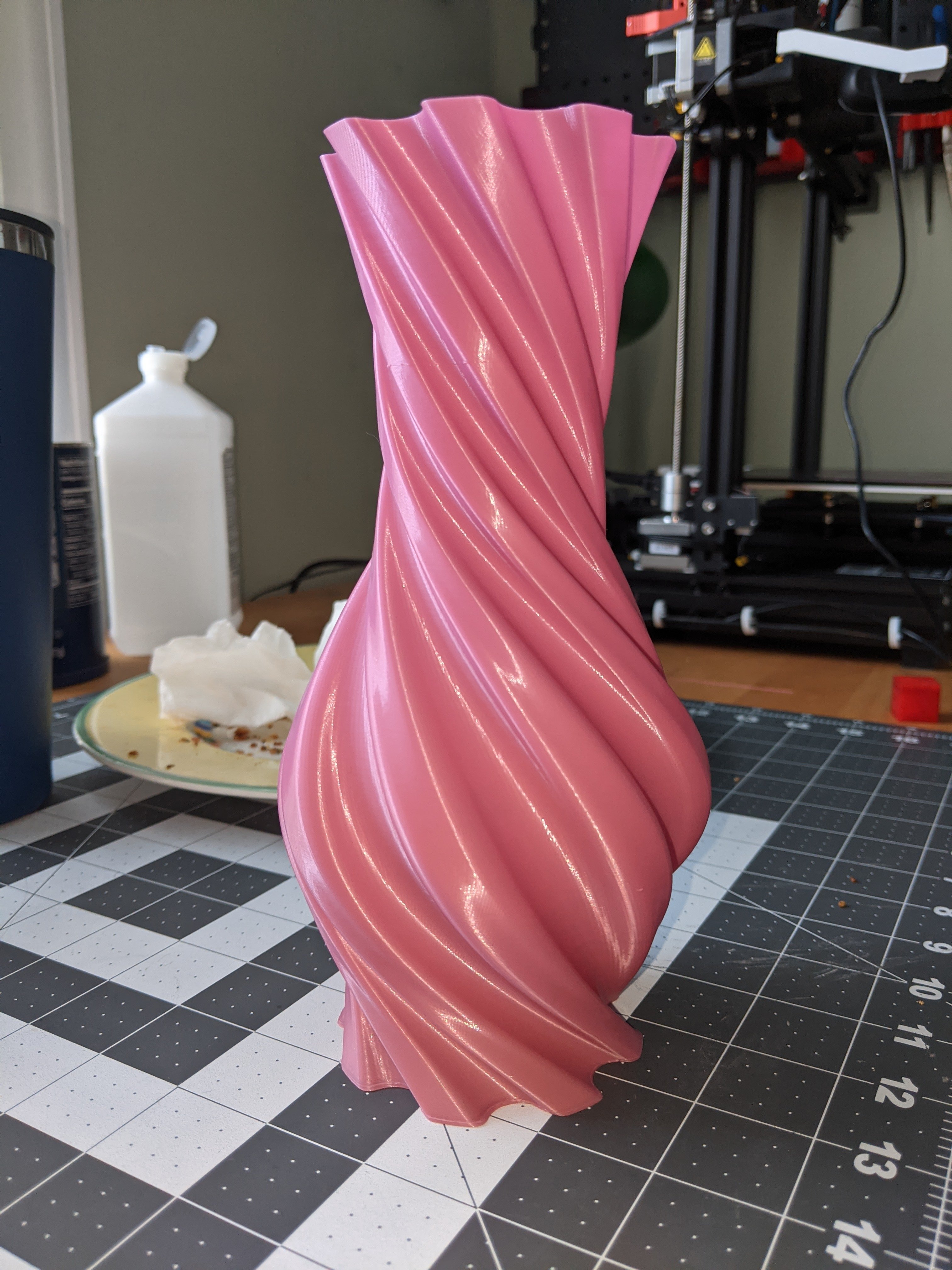 3D printable Torqued Round Vase・Cults