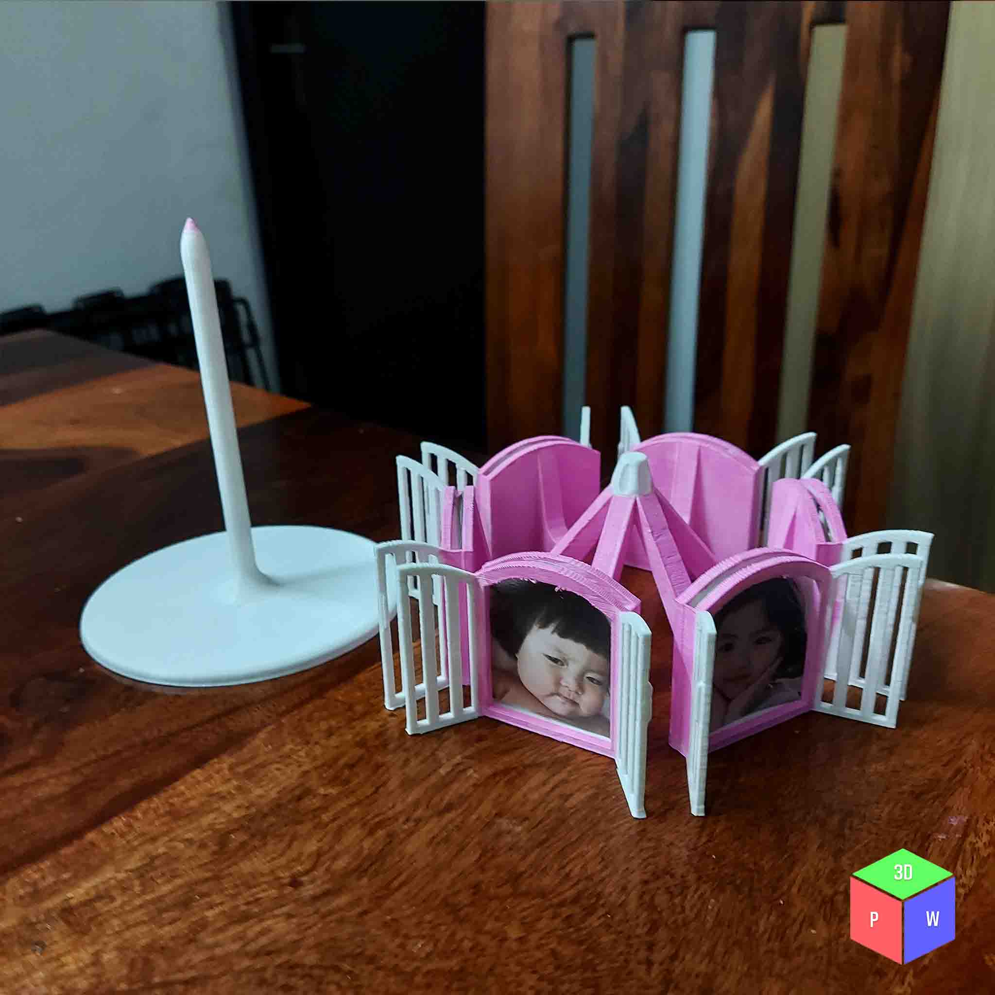 STL file Revolving Face Window Photo Frame 🪟・3D print design to ...