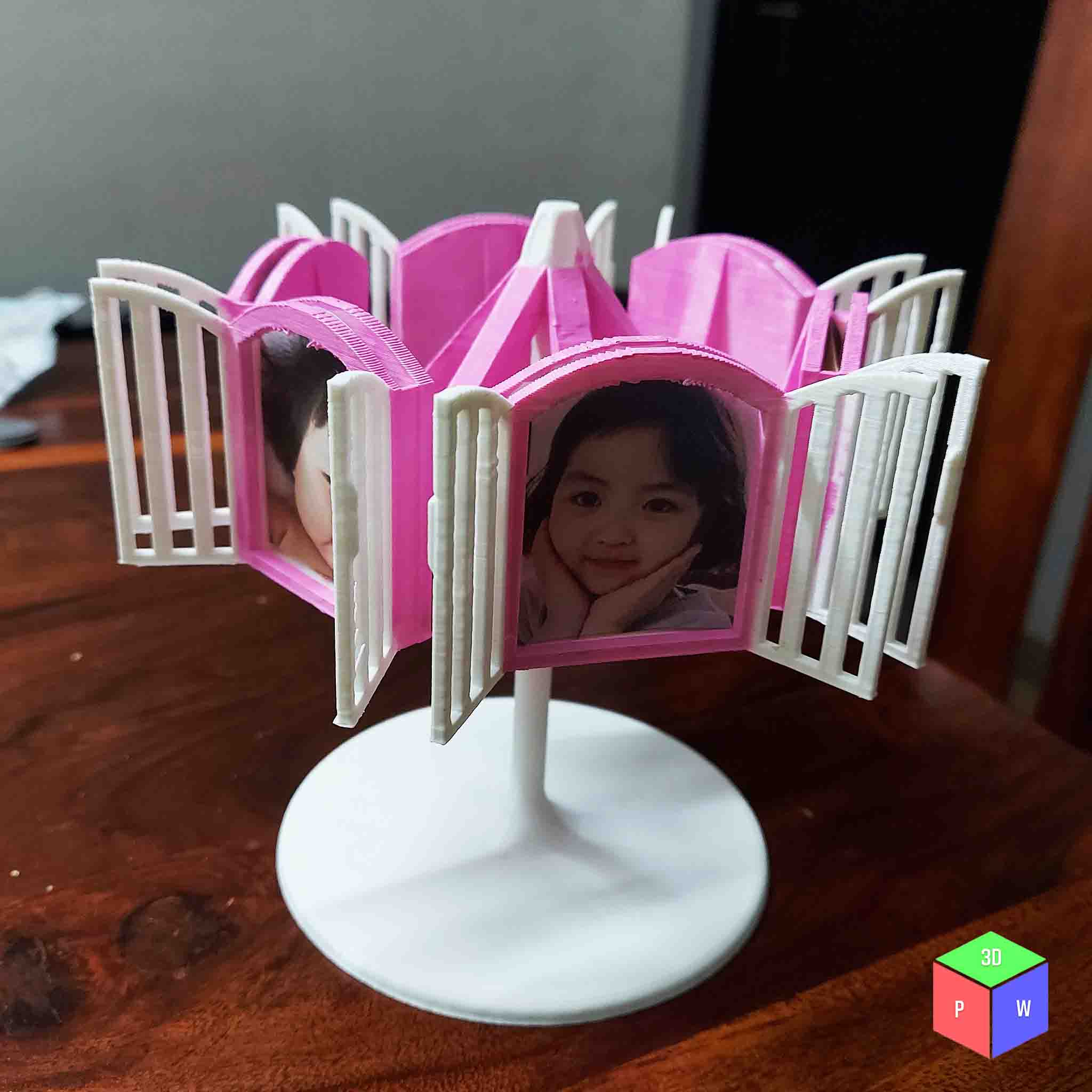 STL file Revolving Face Window Photo Frame 🪟・3D print design to ...